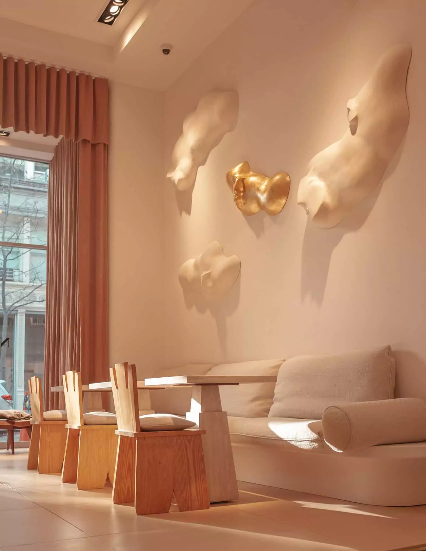 Unutar najchicest butika u New Yorku: Nanushka Soho je ploča vizije za vaš stan iz snova 21352_5