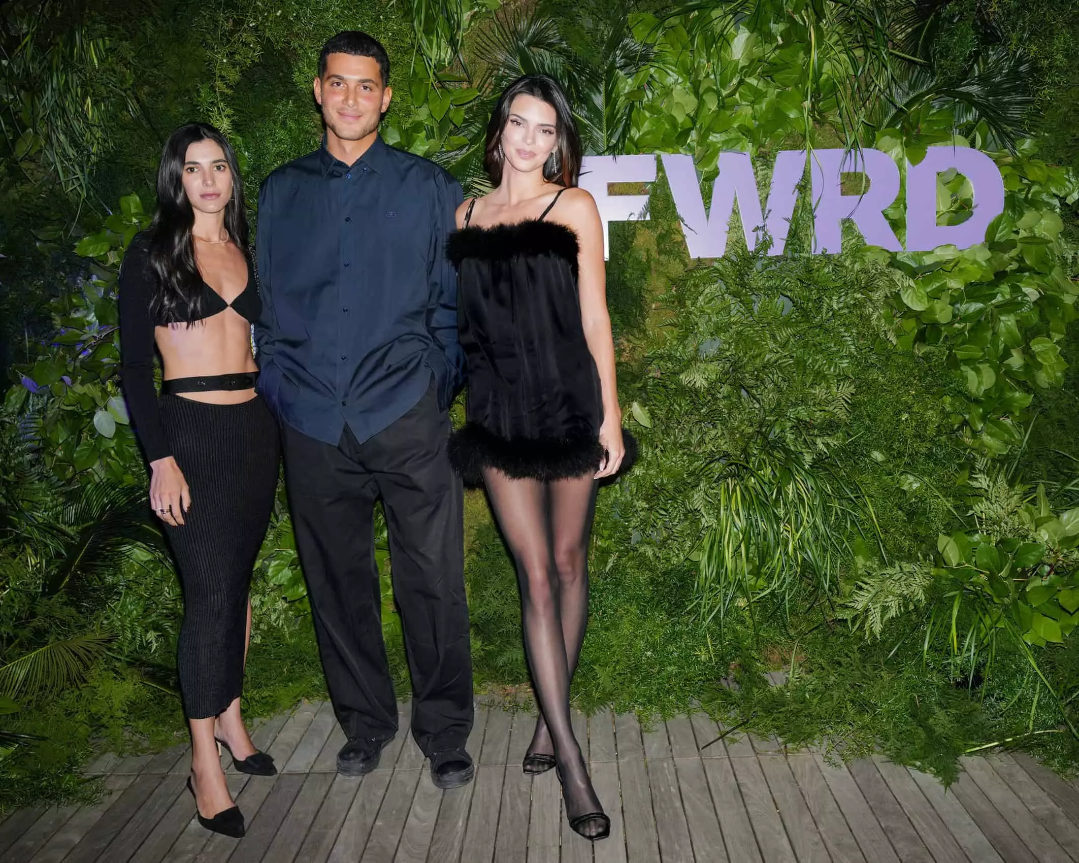 Dnevnik dogodkov NYFW: na večerjo s Kendall Jenner & FWRD, blagovne znamke praznujejo svoje kolekcije ob koktajlih, Tanya Taylor's Flower Cart, plus! Diorjev družinski praznik 213_16