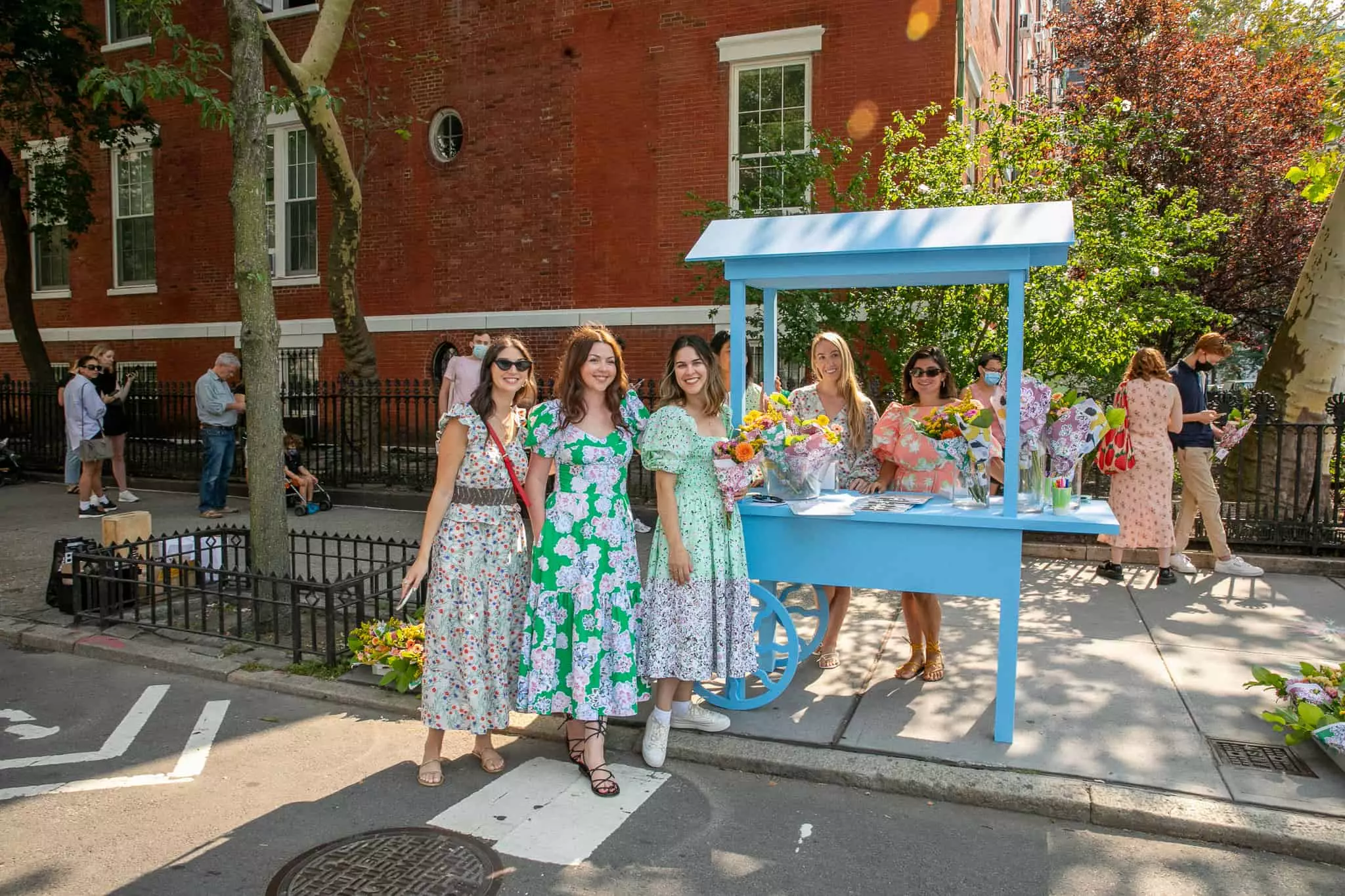 Diário de eventos da NYFW: Jantando com Kendall Jenner e FWRD, marcas comemoram suas coleções com coquetéis, carrinho de flores de Tanya Taylor e mais! Uma festa da família Dior 213_47