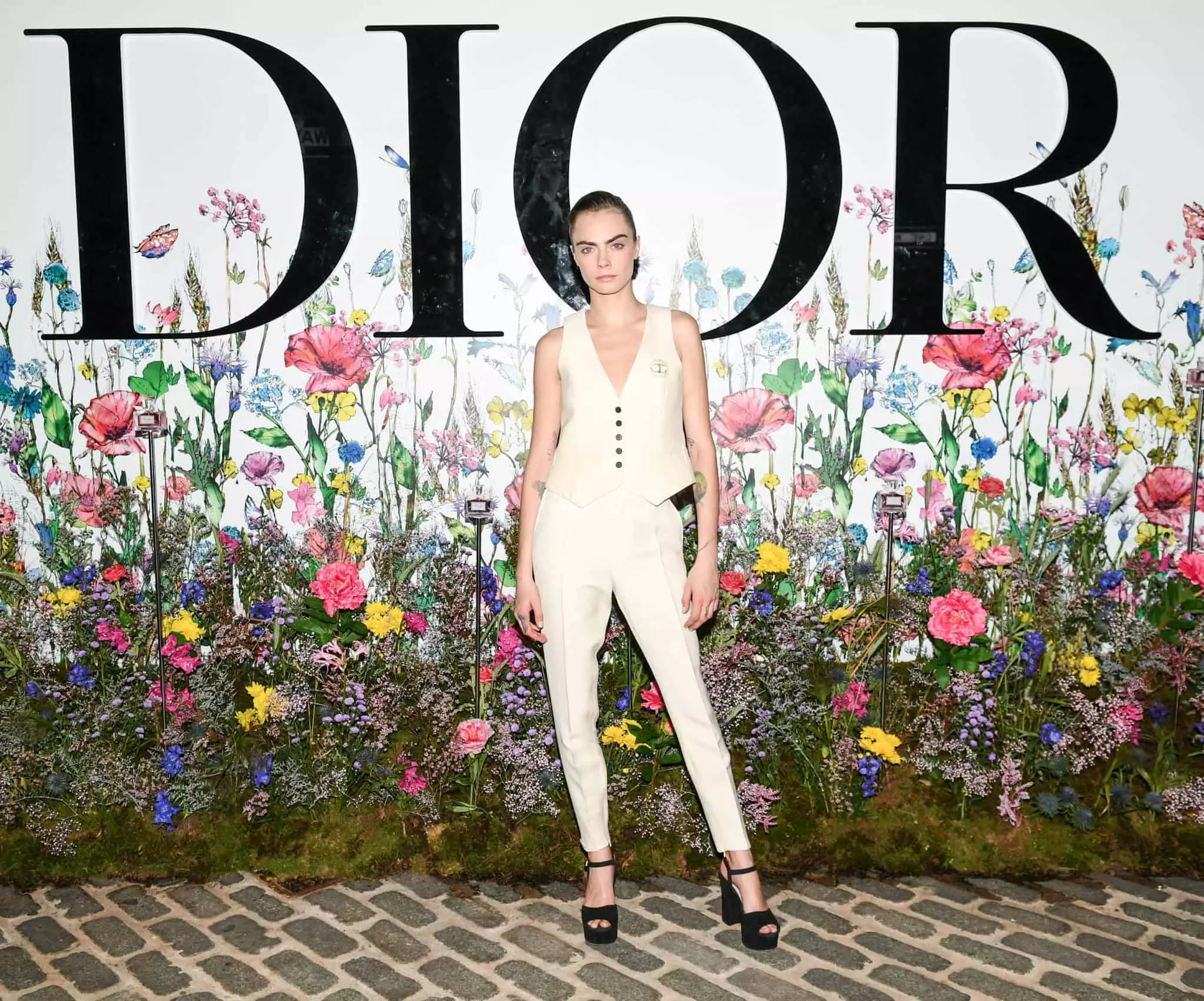 Diár udalostí NYFW: Na večeru s Kendall Jenner a FWRD, značky oslavujú svoje kolekcie cez koktaily, kvetinový košík Tanyi Taylorovej a navyše! Rodinná hostina Dior 213_68