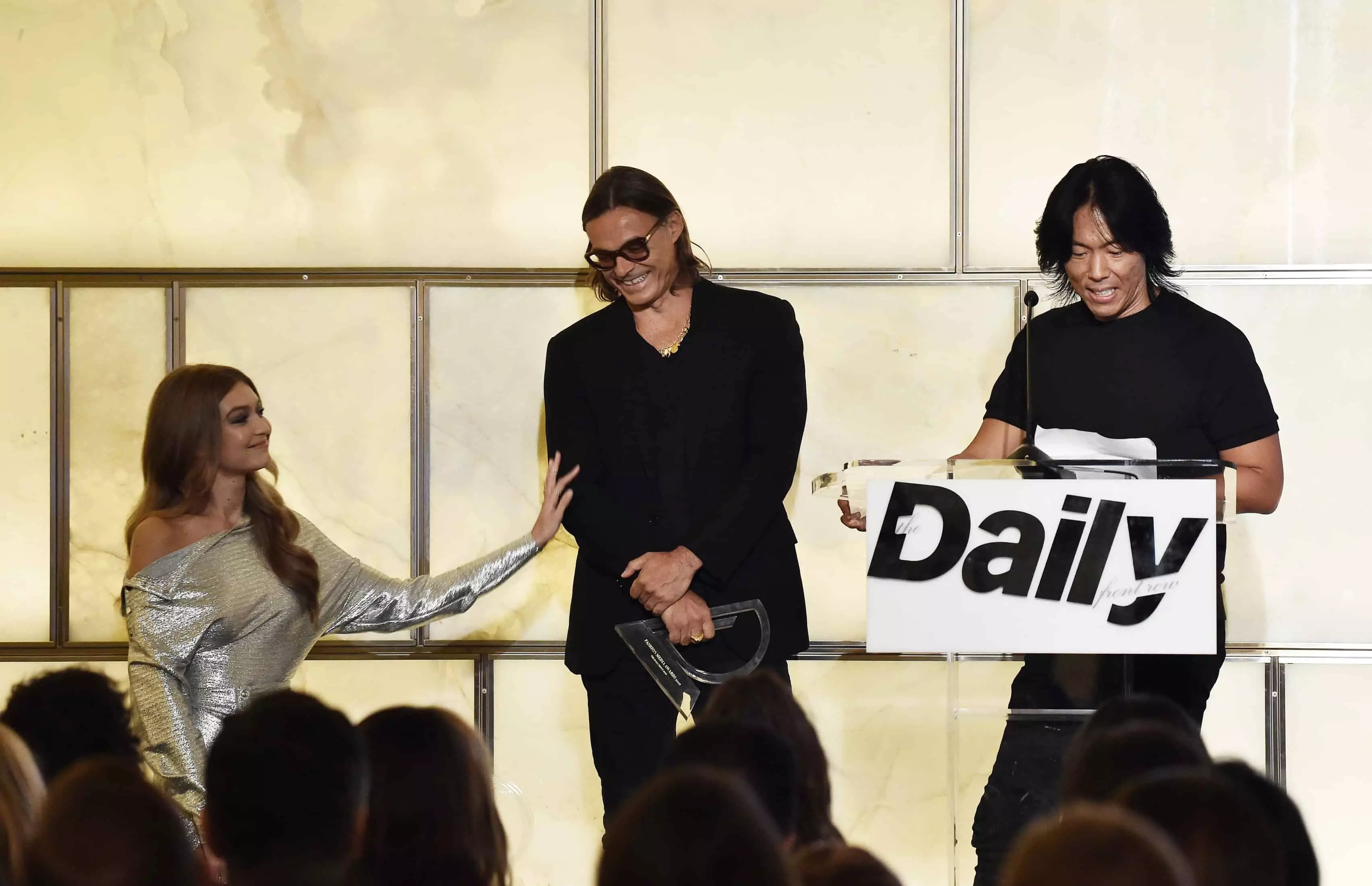 Всички победители от наградите за модни медии на Daily Front Row за 2018 г 21446_7