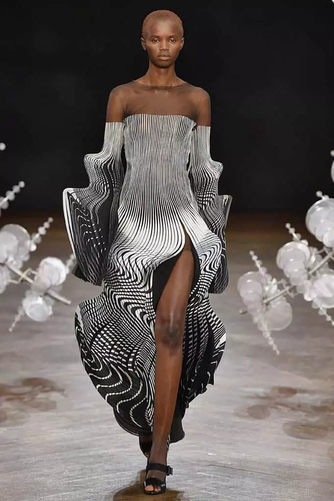 Ang Fall 2019 Couture Week Nagsugod, Kenzo Nagngalan og Bag-ong Creative Director 21470_10