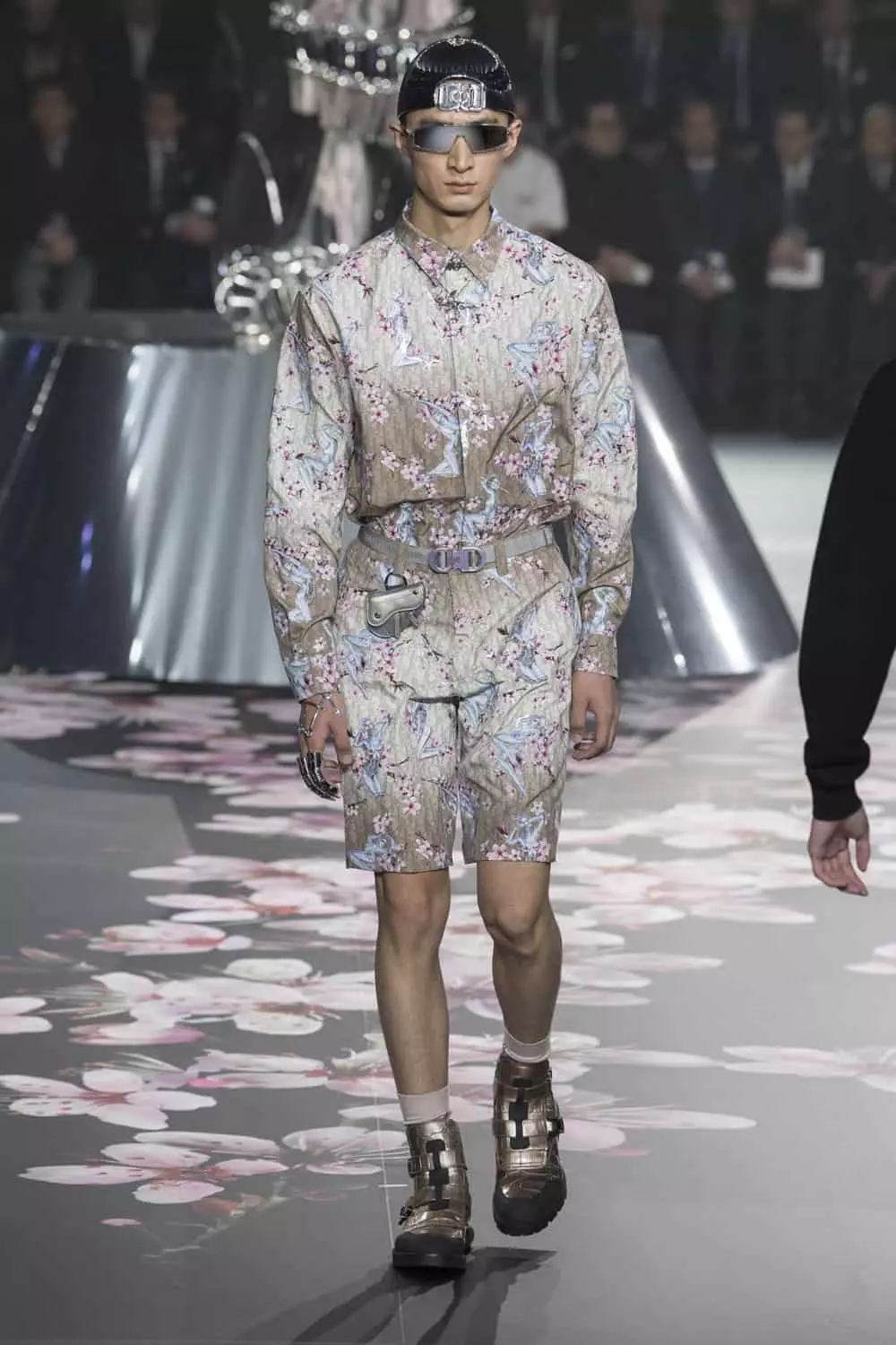 Dior's First Menswear Pre-Fall Show Je Laser Extravaganza 21522_14