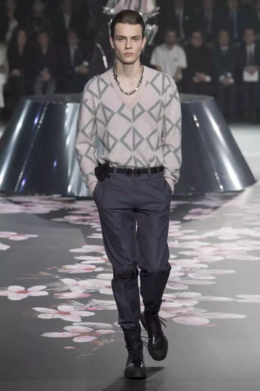Dior's First Menswear Pre-Fall Show Je Laser Extravaganza 21522_15