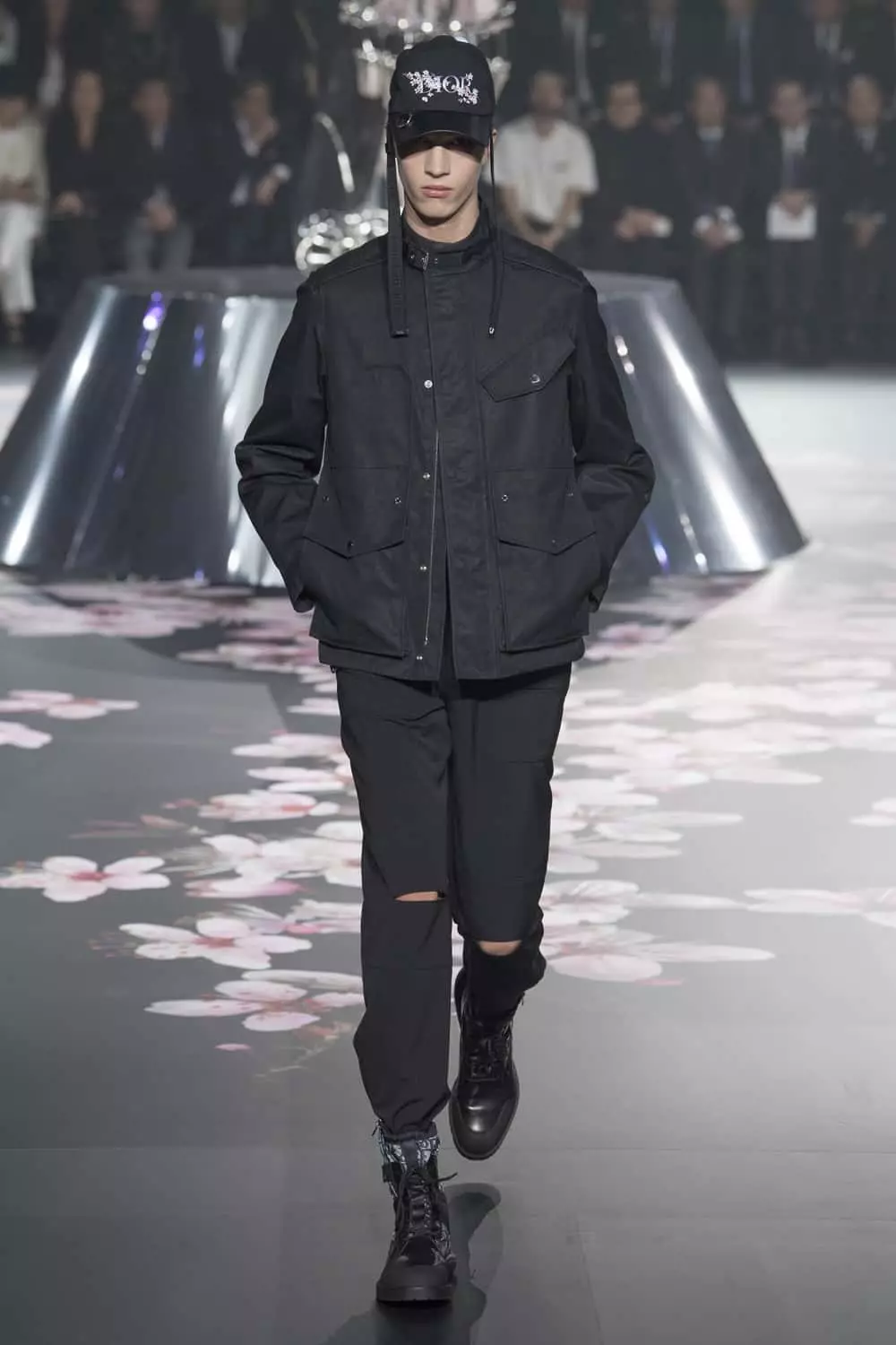 Dior's First Menswear Pre-Fall Show Je Laser Extravaganza 21522_20