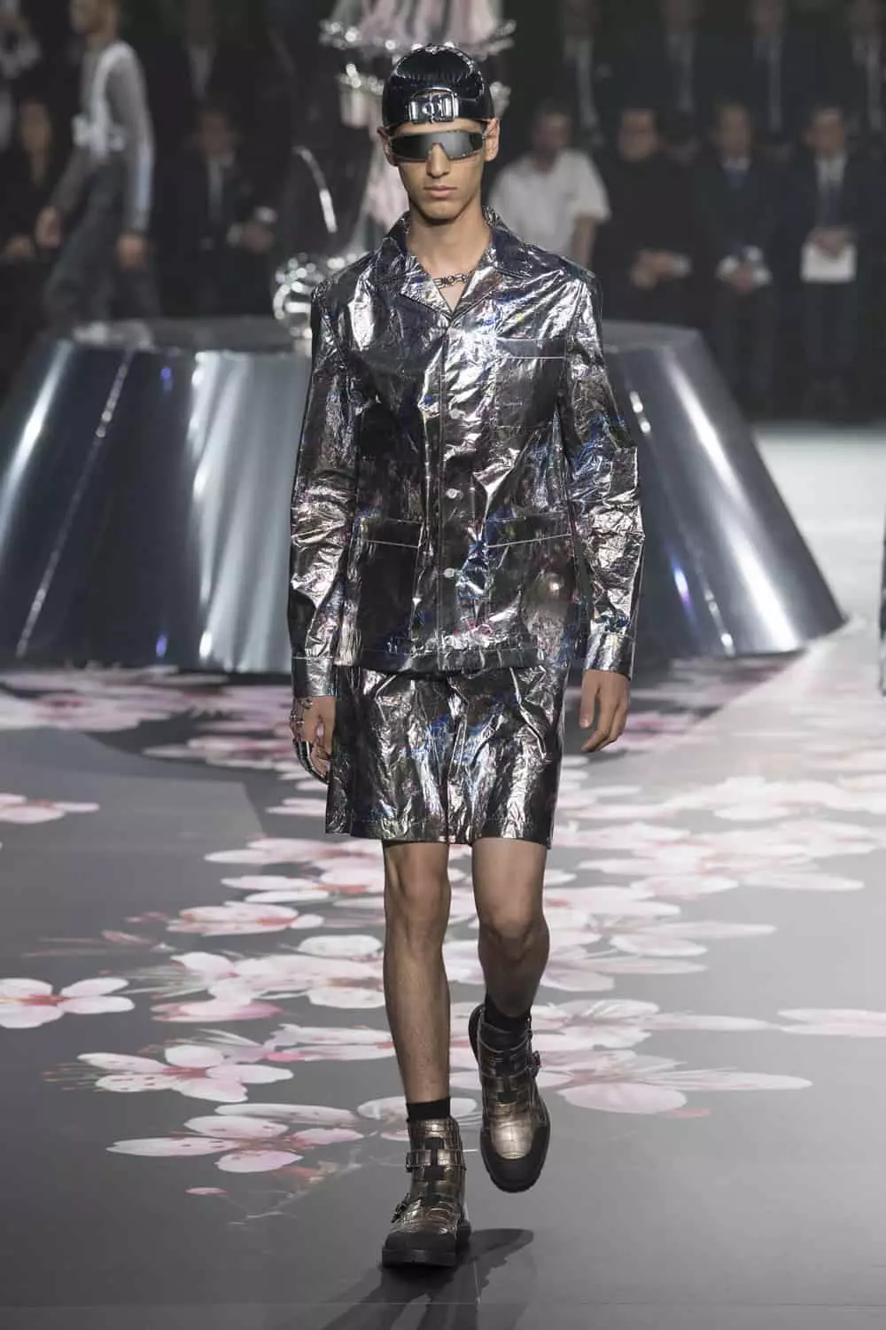 Dior's First Menswear Pre-Fall Show Je Laser Extravaganza 21522_33