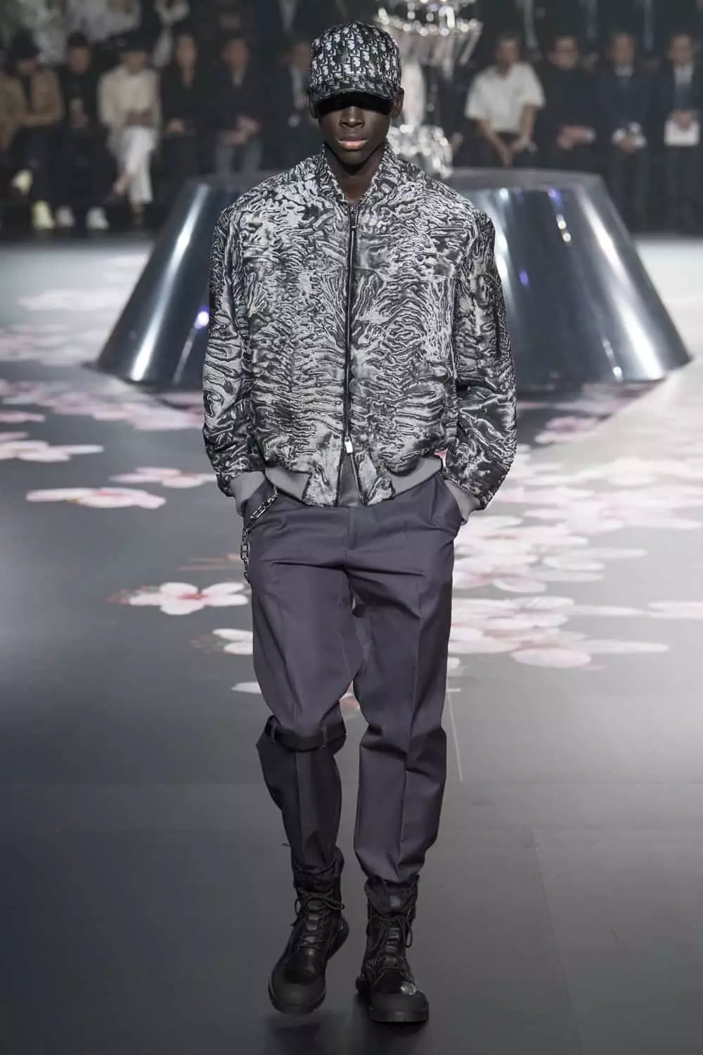 Dior's First Menswear Pre-Fall Show Je Laser Extravaganza 21522_34