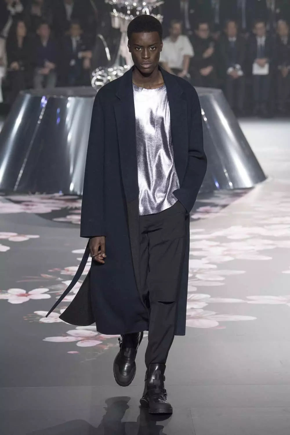 Dior's First Menswear Pre-Fall Show Je Laser Extravaganza 21522_39