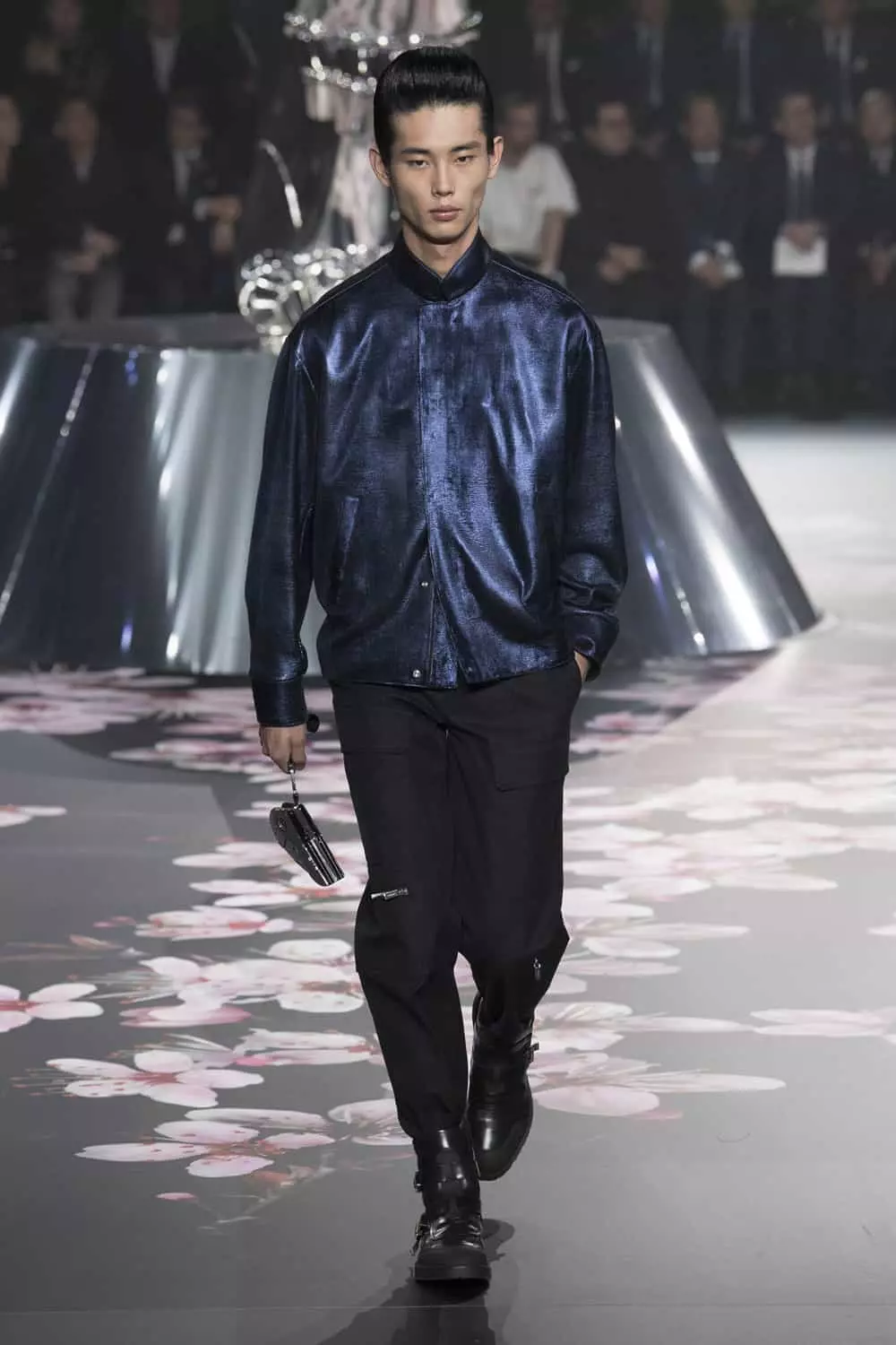 Dior's First Menswear Pre-Fall Show Je Laser Extravaganza 21522_40