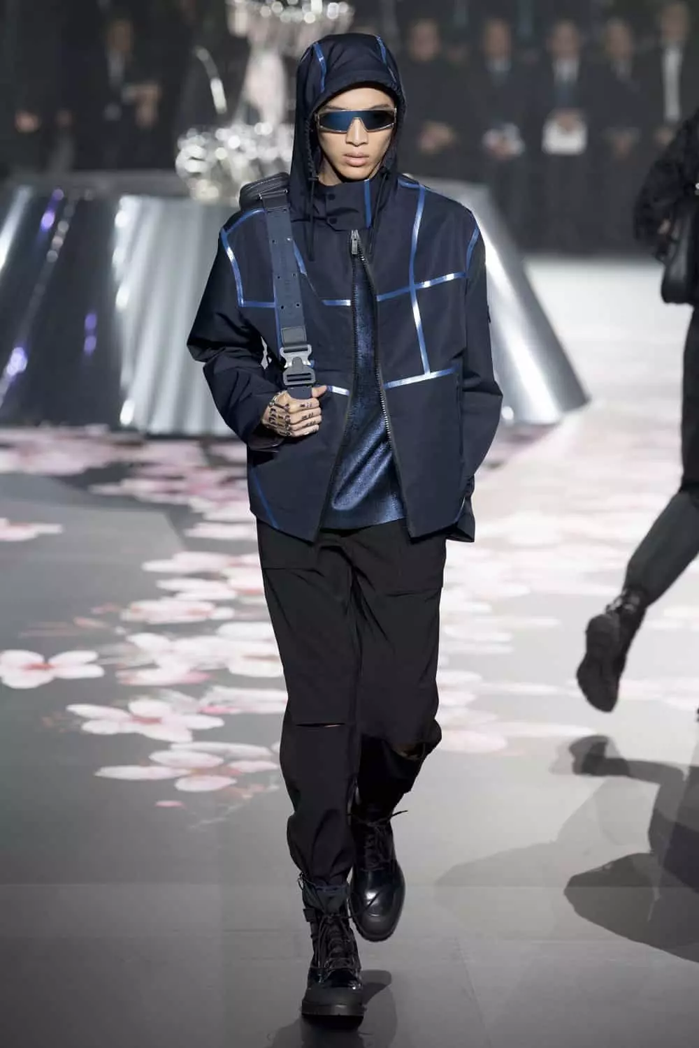 Dior's First Menswear Pre-Fall Show Je Laser Extravaganza 21522_43