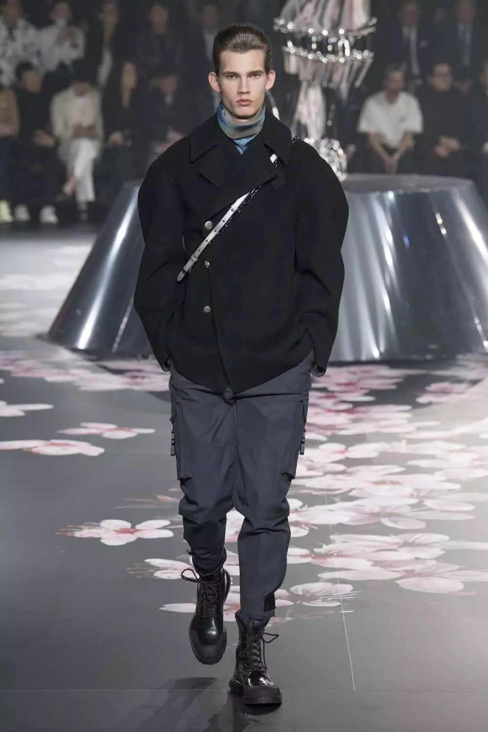 Dior's First Menswear Pre-Fall Show Je Laser Extravaganza 21522_44