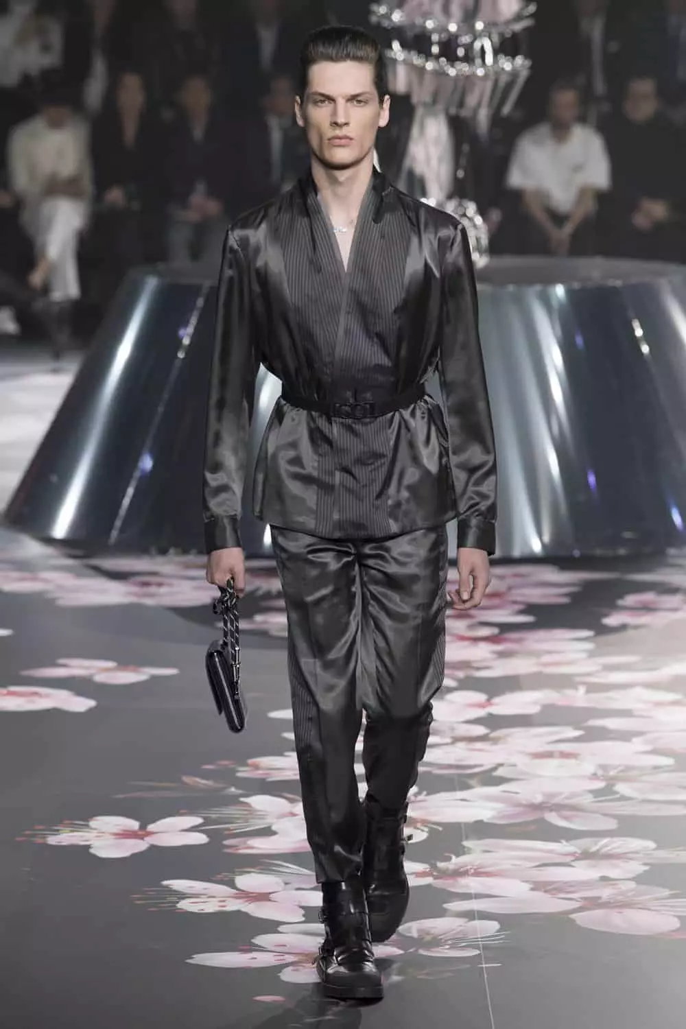 Dior's First Menswear Pre-Fall Show Je Laser Extravaganza 21522_49