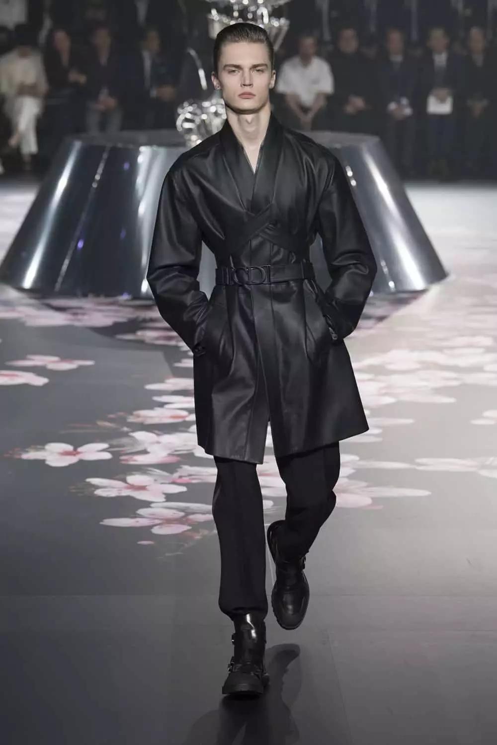 Dior's First Menswear Pre-Fall Show Je Laser Extravaganza 21522_50