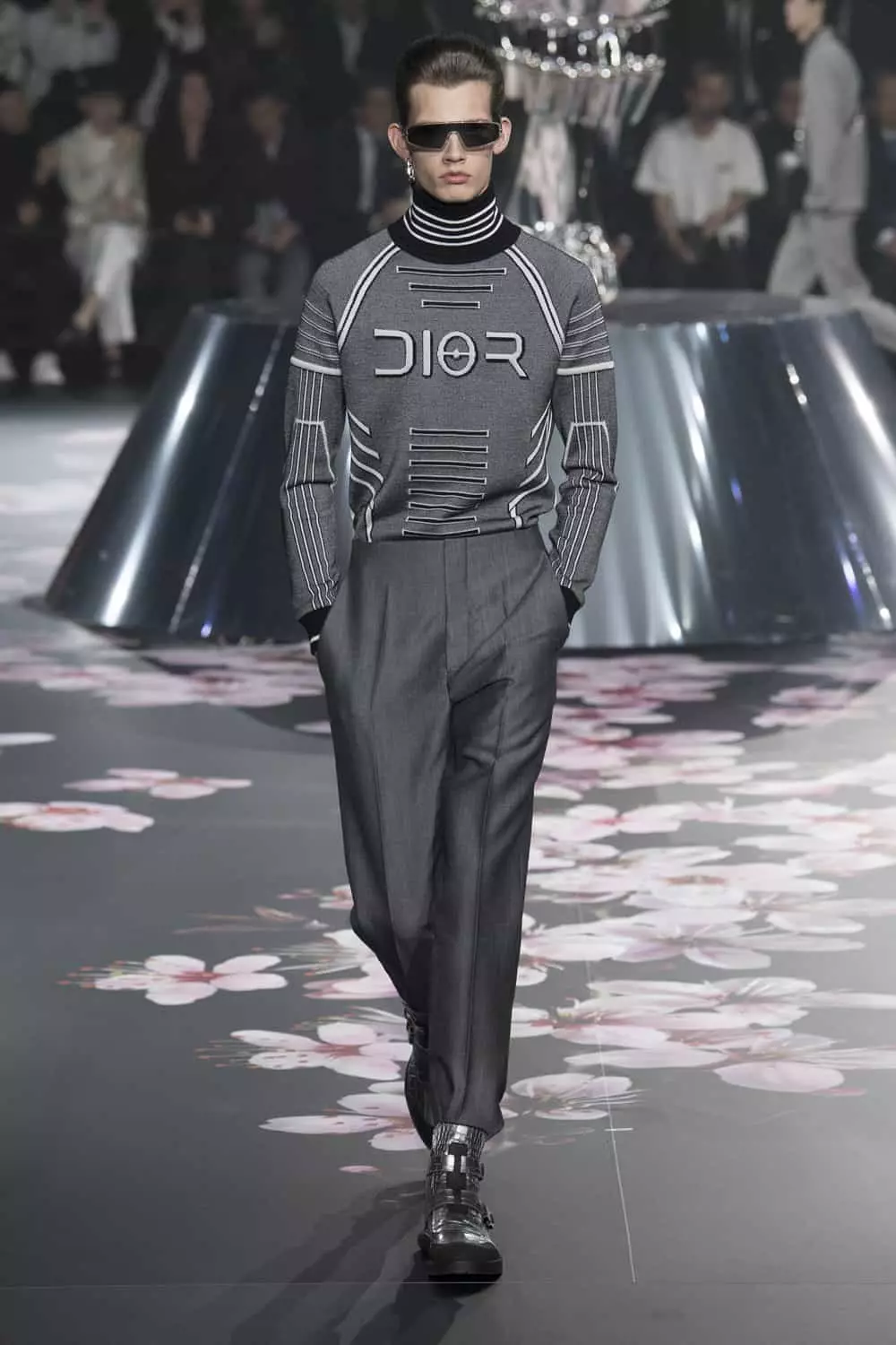 Dior's First Menswear Pre-Fall Show Je Laser Extravaganza 21522_7