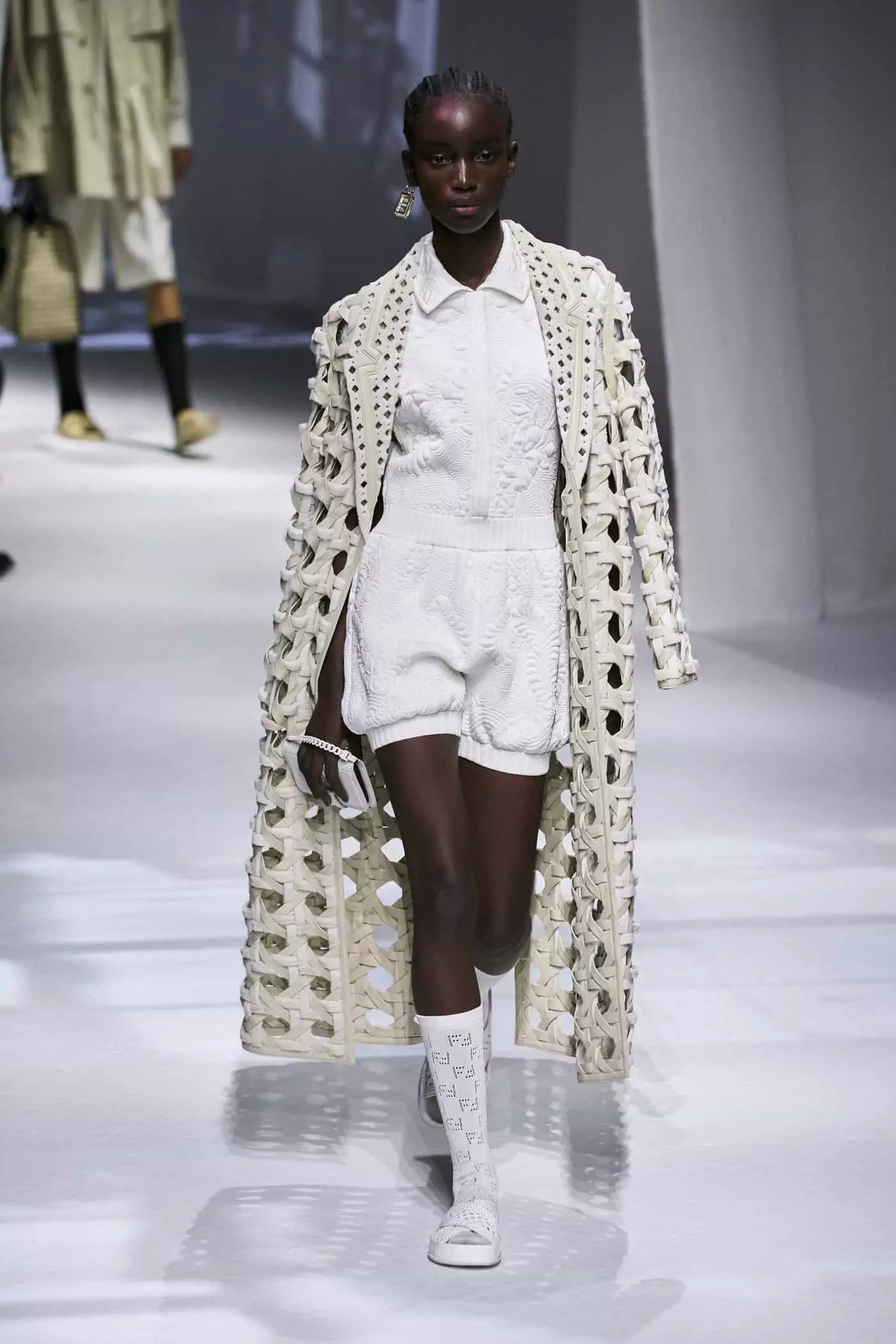 Silvia Venturini Fendi's Swan Song Collection yeFendi Waive Mutero kuMhuri. 21920_19