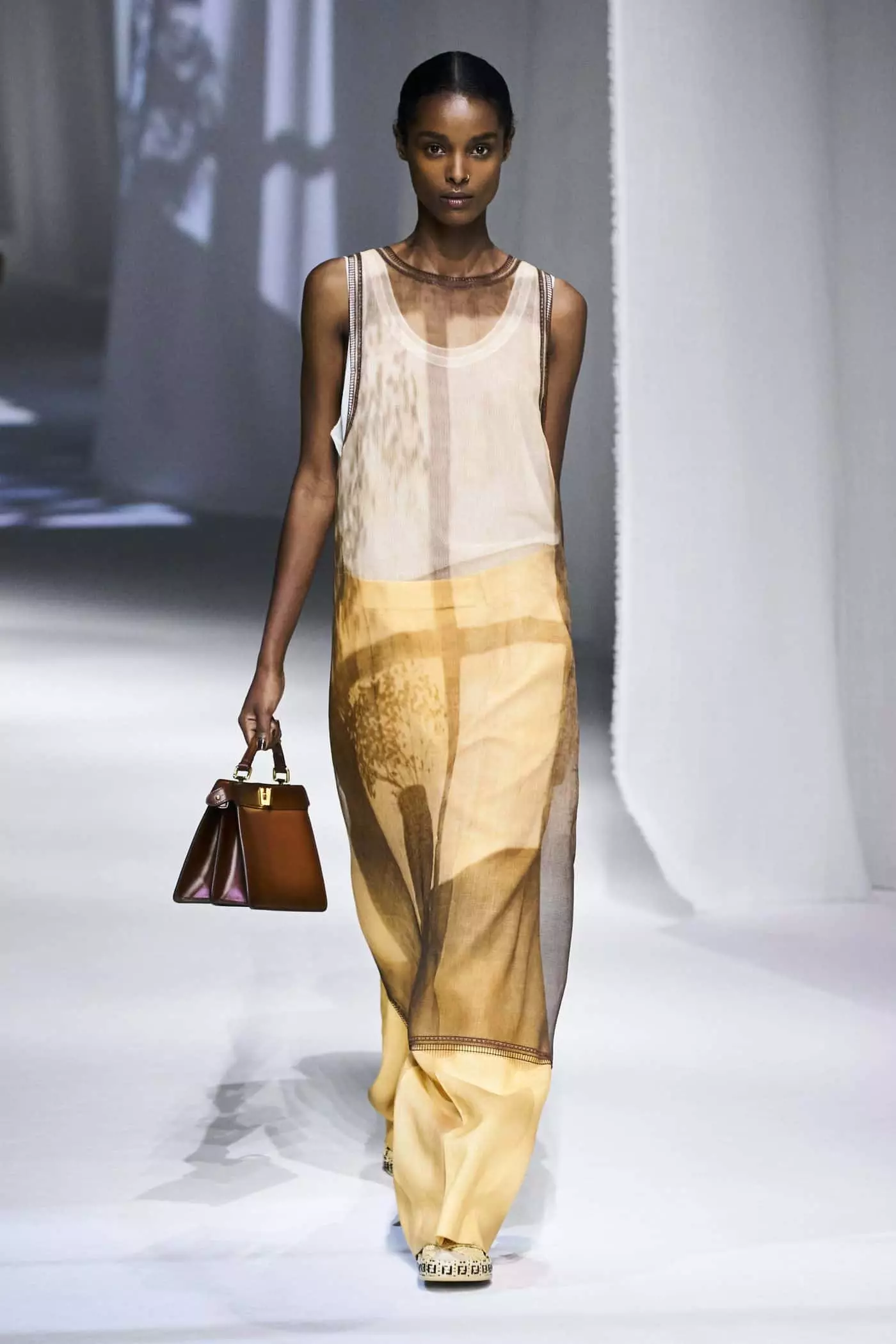 Silvia Venturini Fendi's Swan Song Collection don Fendi Ya kasance Abin girmamawa ga Iyali 21920_3