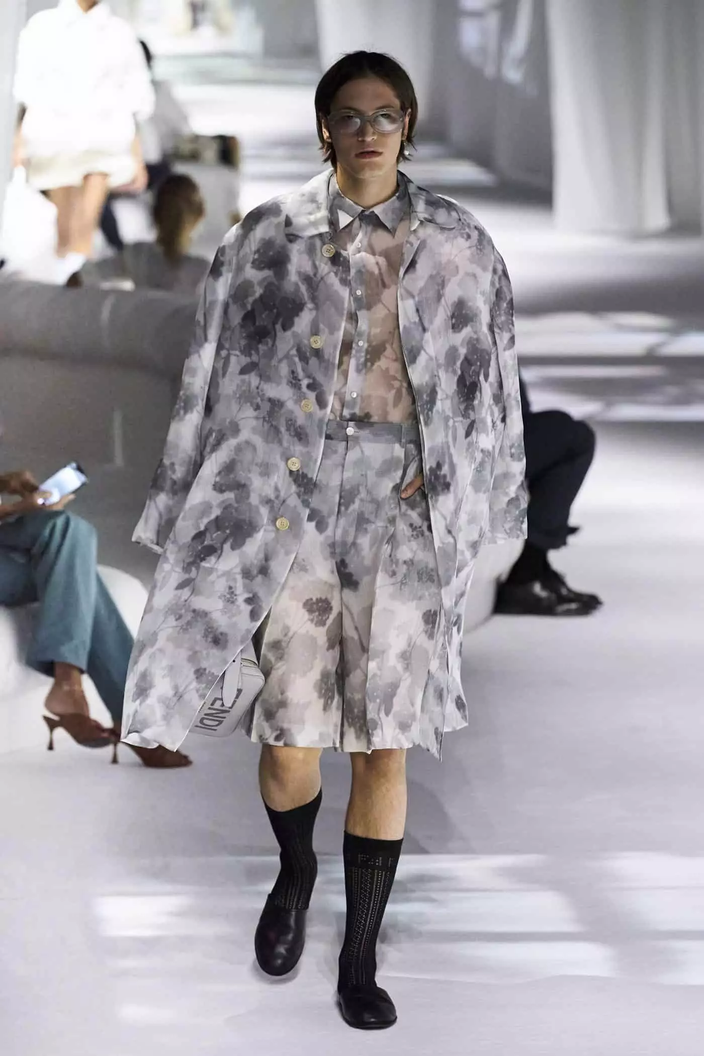 La Swan Song Collection de Silvia Venturini Fendi por Fendi Estis Omaĝo Al Familio 21920_64