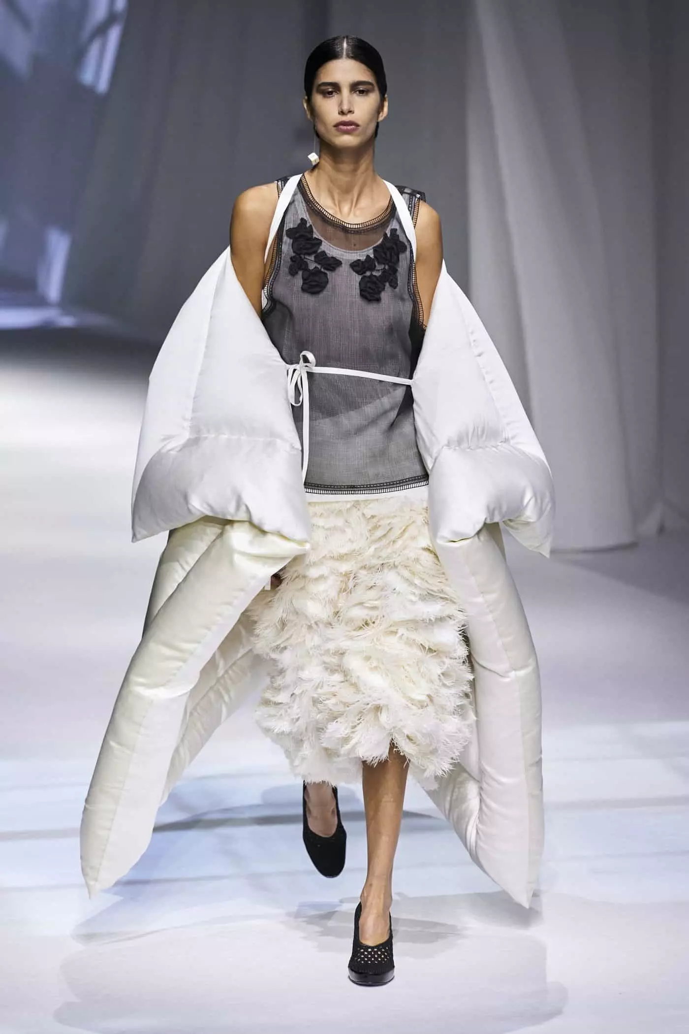 Silvia Venturini Fendi's Swan Song Collection yeFendi Waive Mutero kuMhuri. 21920_68