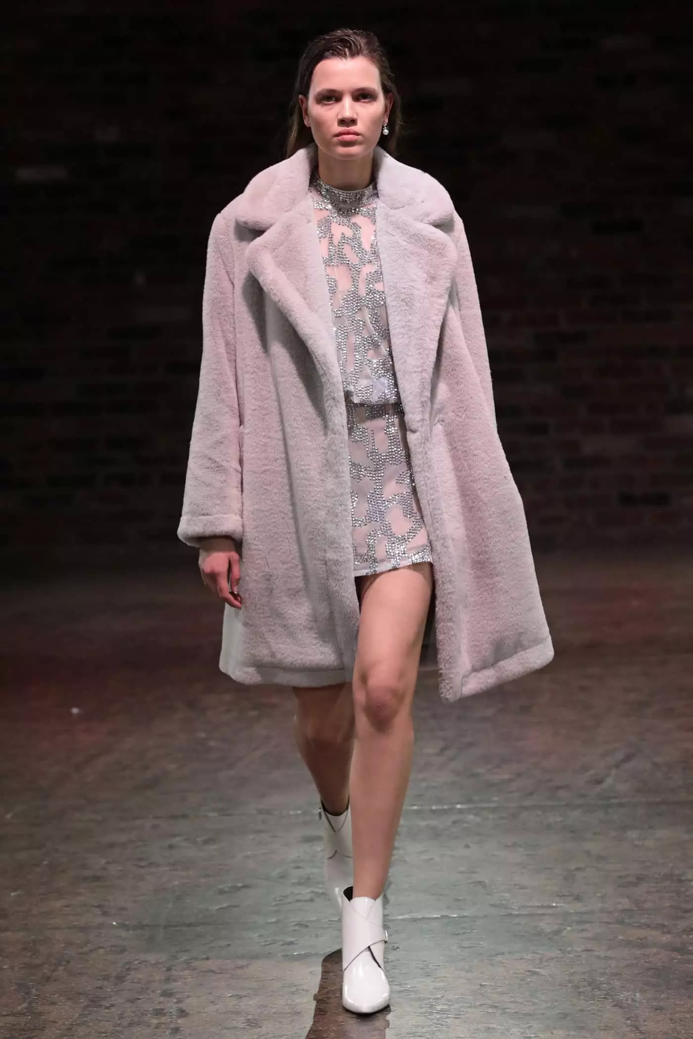 French Connection Goes 1970s-era French Bourgeois Chic for Fall 21935_20