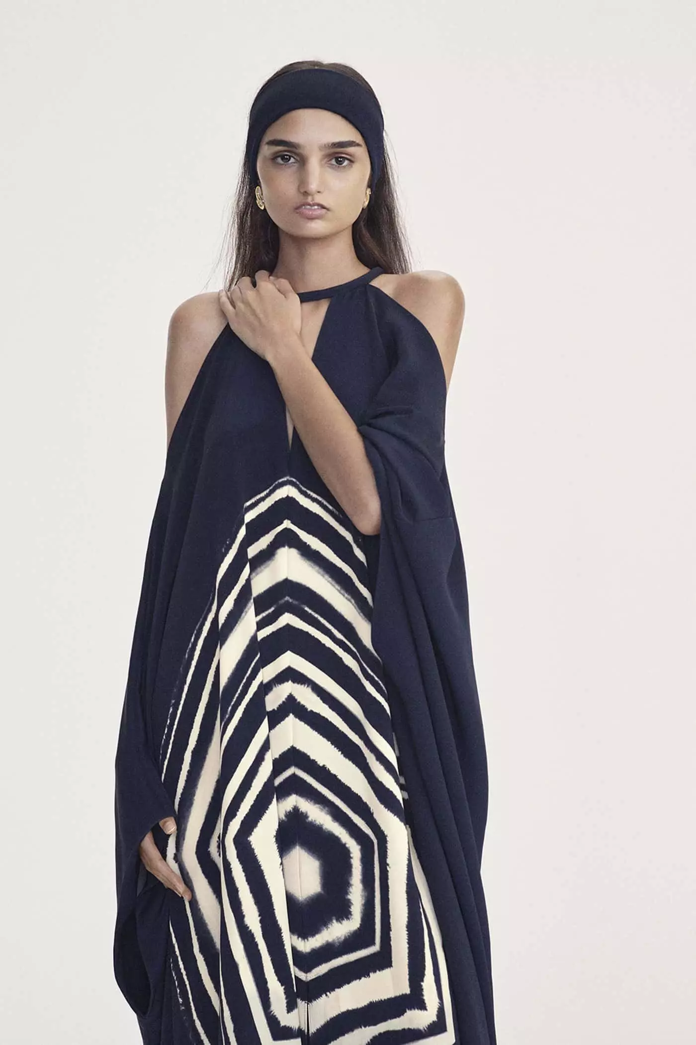 Mugadziri weBritish Zoe Turner Akamutsiridza US Luxury Knitwear Brand St. John 21976_13