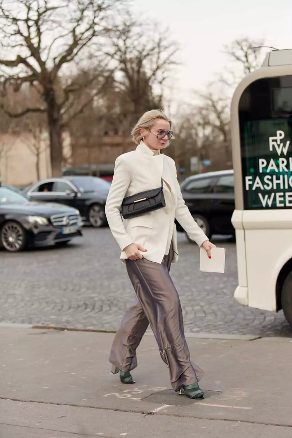 De beste streetstyle-lookene fra dag 5 og 6 av Paris Fashion Week 22096_103