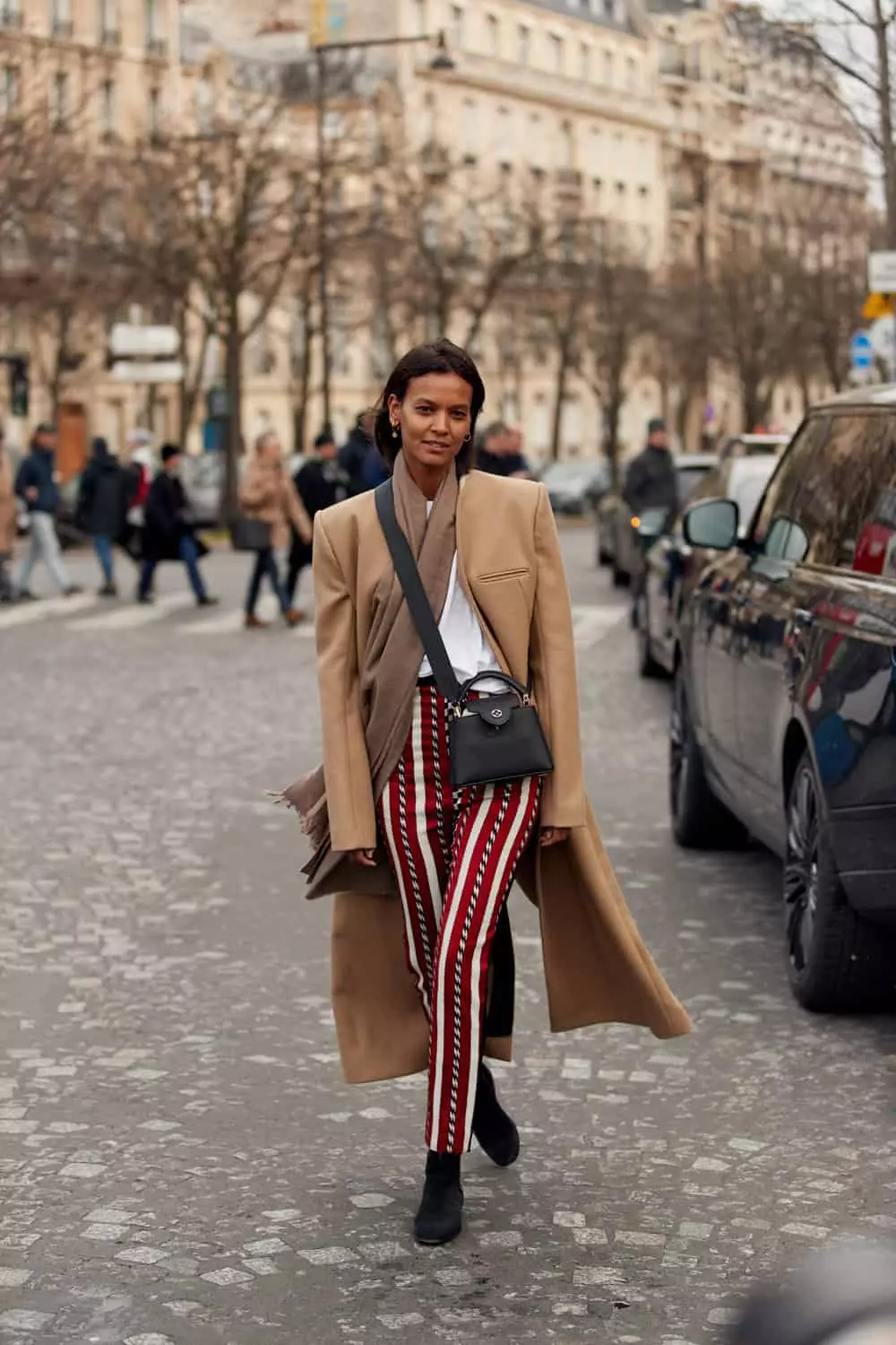 Οι καλύτερες εμφανίσεις Street Style από τις ημέρες 5 και 6 της Εβδομάδας Μόδας του Παρισιού 22096_122