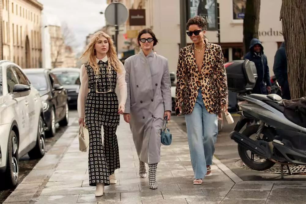 အကောင်းဆုံး Street Style သည် Paris Fashion Week ၏ 5 ရက်နှင့် 6 ရက်များမှ ကြည့်ရှုသည်။ 22096_152