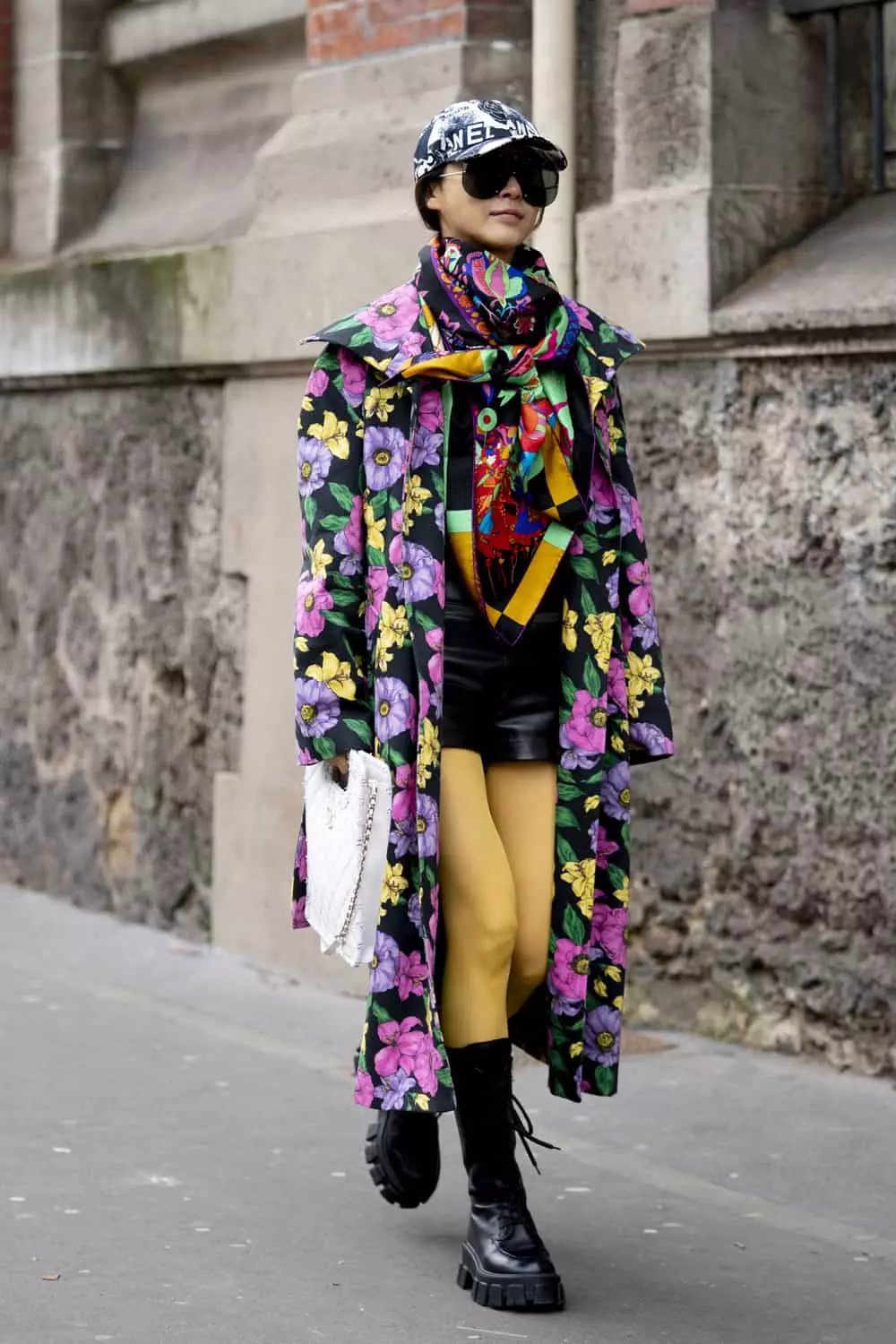 အကောင်းဆုံး Street Style သည် Paris Fashion Week ၏ 5 ရက်နှင့် 6 ရက်များမှ ကြည့်ရှုသည်။ 22096_171