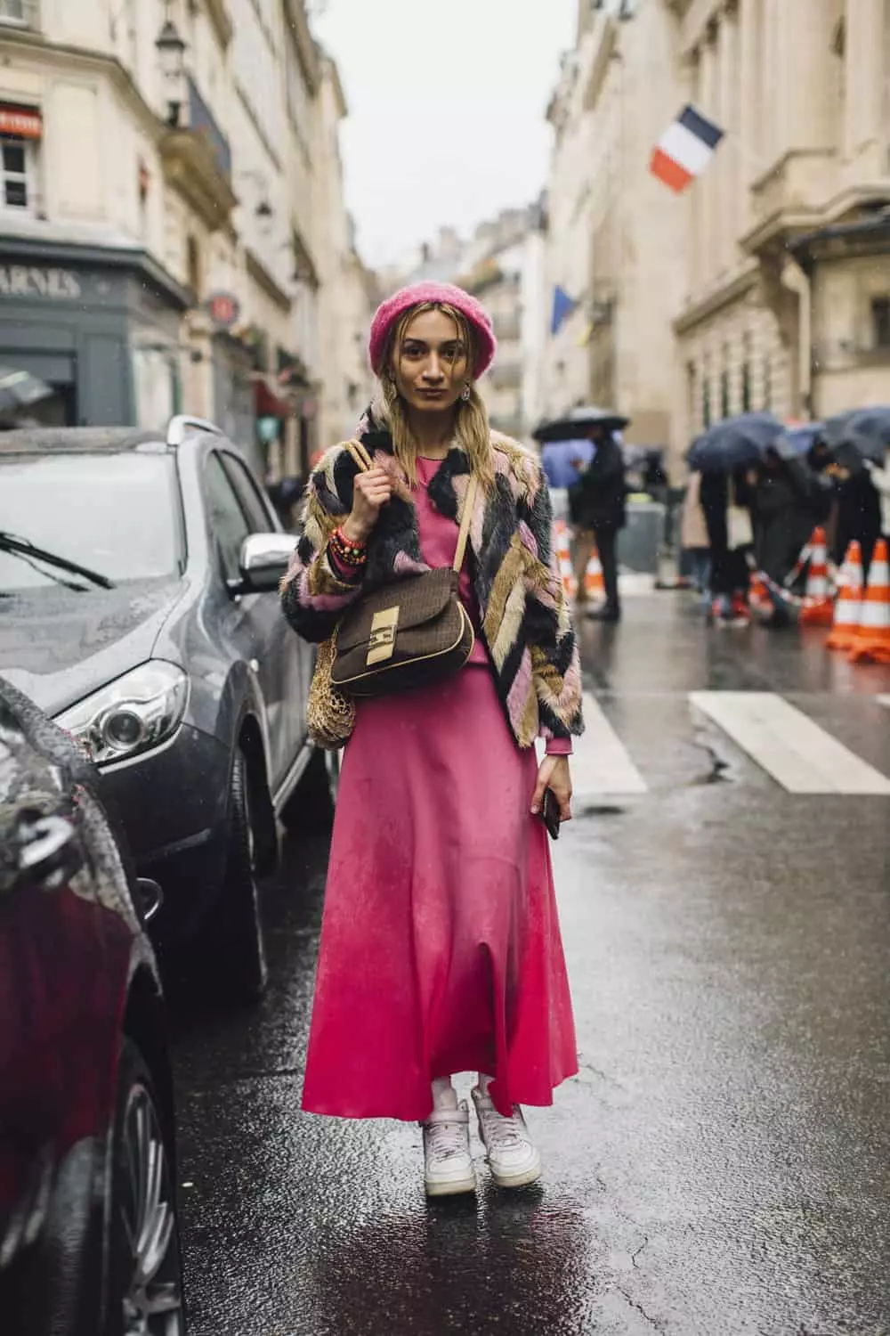 De beste streetstyle-looks van dag 5 en 6 van Paris Fashion Week 22096_196