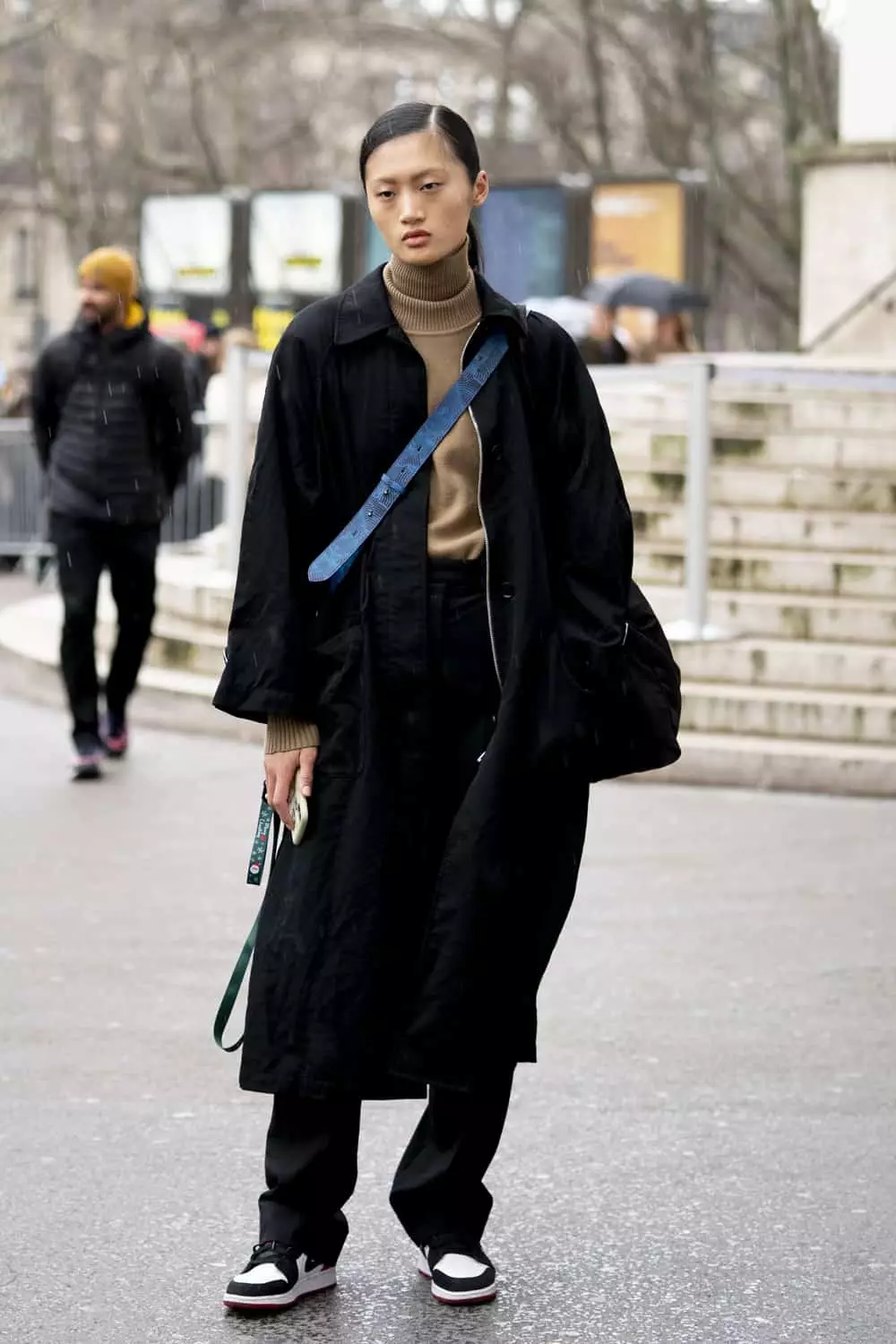 Οι καλύτερες εμφανίσεις Street Style από τις ημέρες 5 και 6 της Εβδομάδας Μόδας του Παρισιού 22096_33