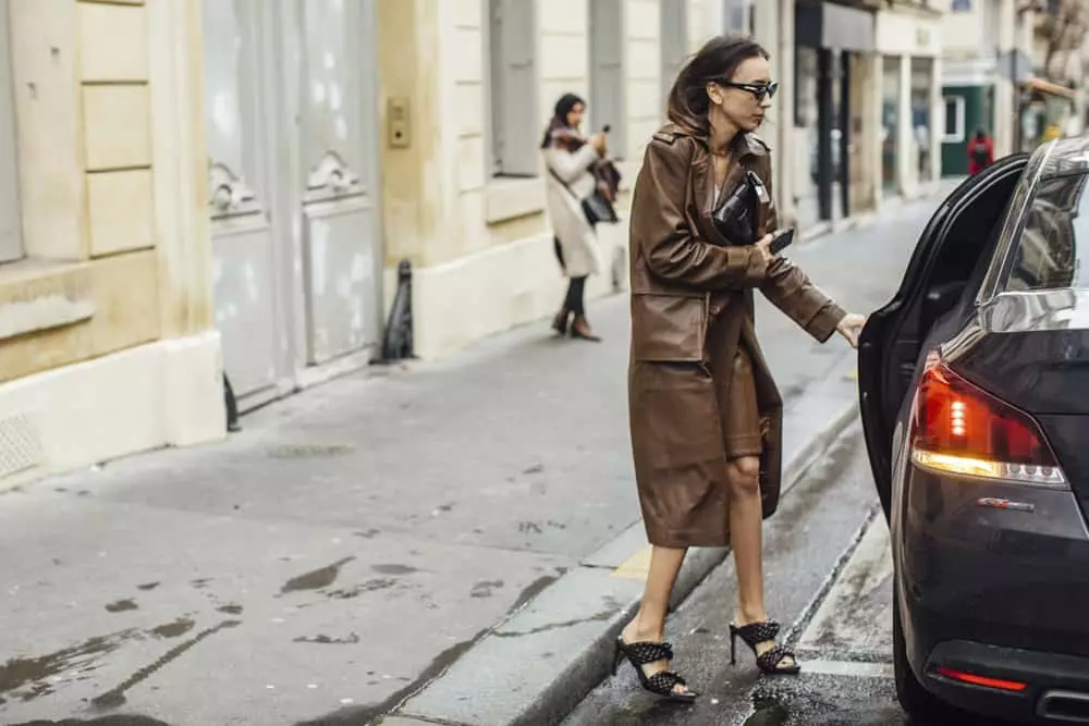 Οι καλύτερες εμφανίσεις Street Style από τις ημέρες 5 και 6 της Εβδομάδας Μόδας του Παρισιού 22096_36