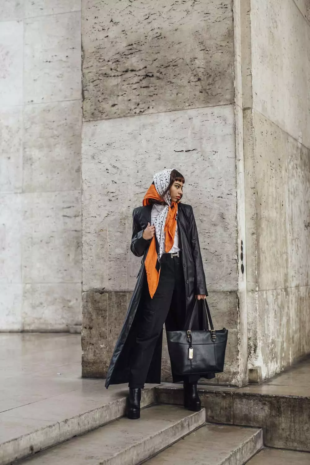 အကောင်းဆုံး Street Style သည် Paris Fashion Week ၏ 5 ရက်နှင့် 6 ရက်များမှ ကြည့်ရှုသည်။ 22096_80