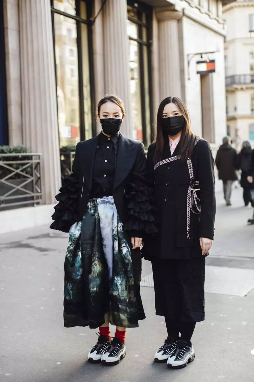 အကောင်းဆုံး Street Style သည် Paris Fashion Week ၏ 5 ရက်နှင့် 6 ရက်များမှ ကြည့်ရှုသည်။ 22096_95