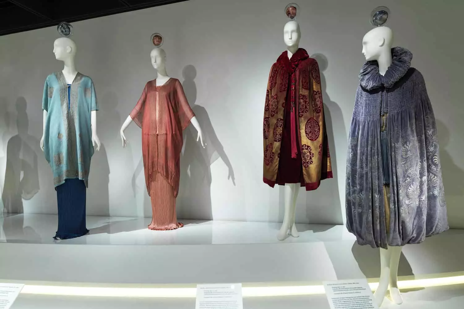 Inde i Costume Institutes overdådige nye modeudstilling på The Met 22097_4