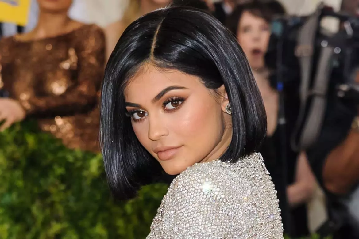 Kylie Jenner ta zama ɗan kasuwa mafi karancin shekaru a Duniya, Tufafin Collagen Yanzu abu ne 22472_1