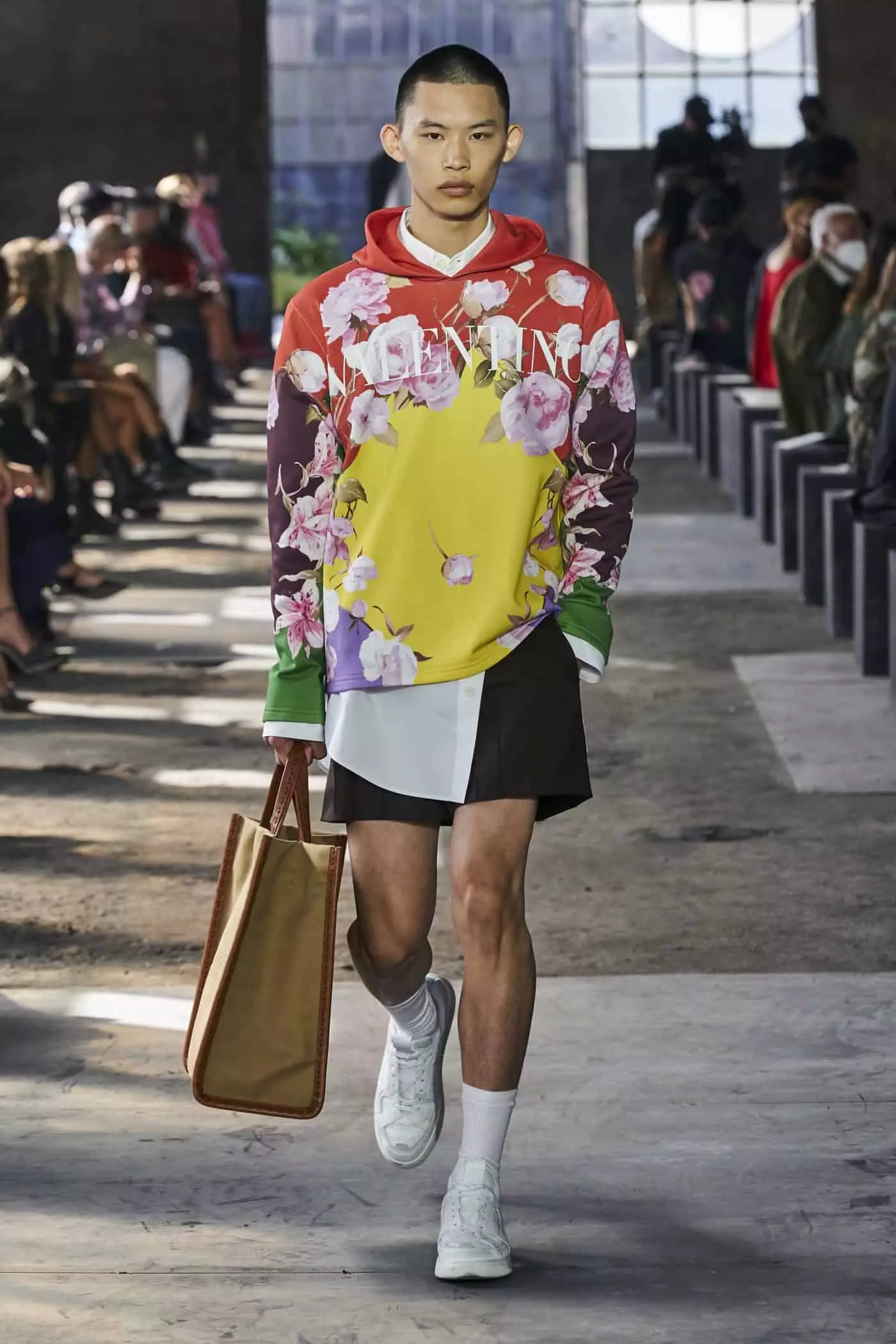 ‘Versaceopolis’, il-Puppets ta’ Moschino, u Aktar! Dak Li Tlift Mill-MFW Matul Il-Weekend 22952_112