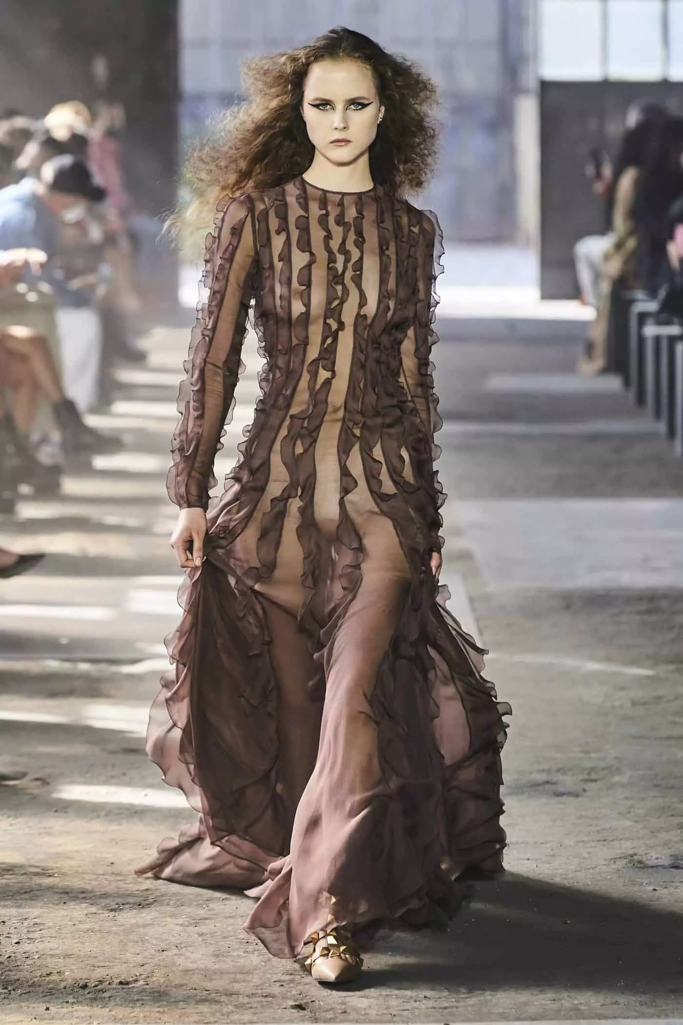 ‘Versaceopolis’, il-Puppets ta’ Moschino, u Aktar! Dak Li Tlift Mill-MFW Matul Il-Weekend 22952_139