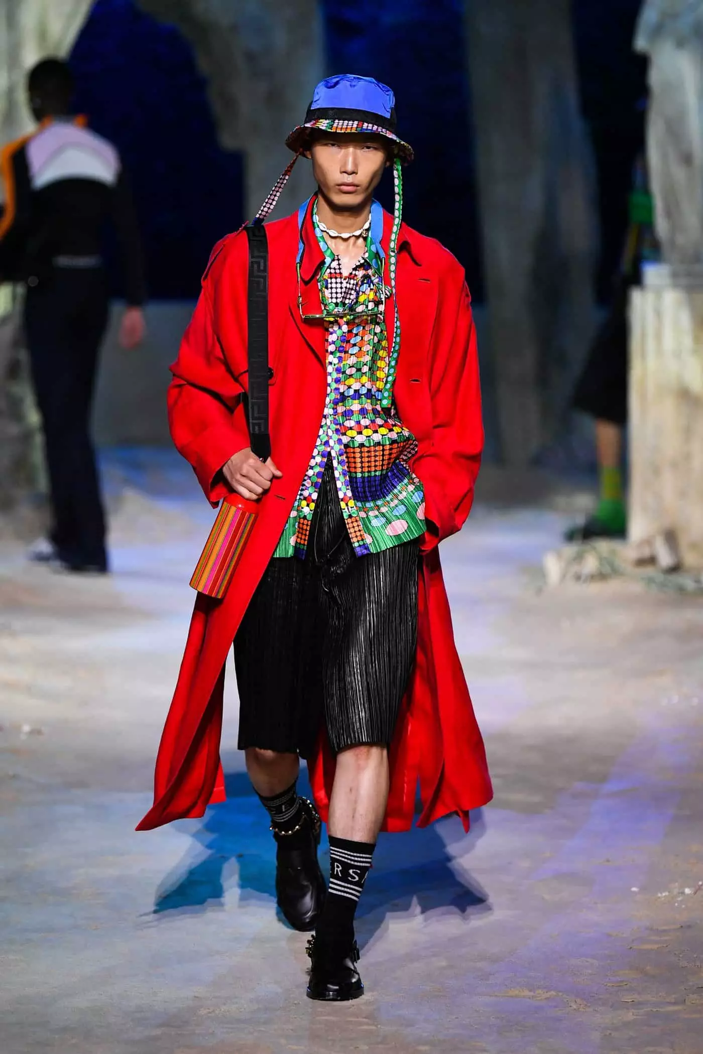 ‘Versaceopolis’, il-Puppets ta’ Moschino, u Aktar! Dak Li Tlift Mill-MFW Matul Il-Weekend 22952_14