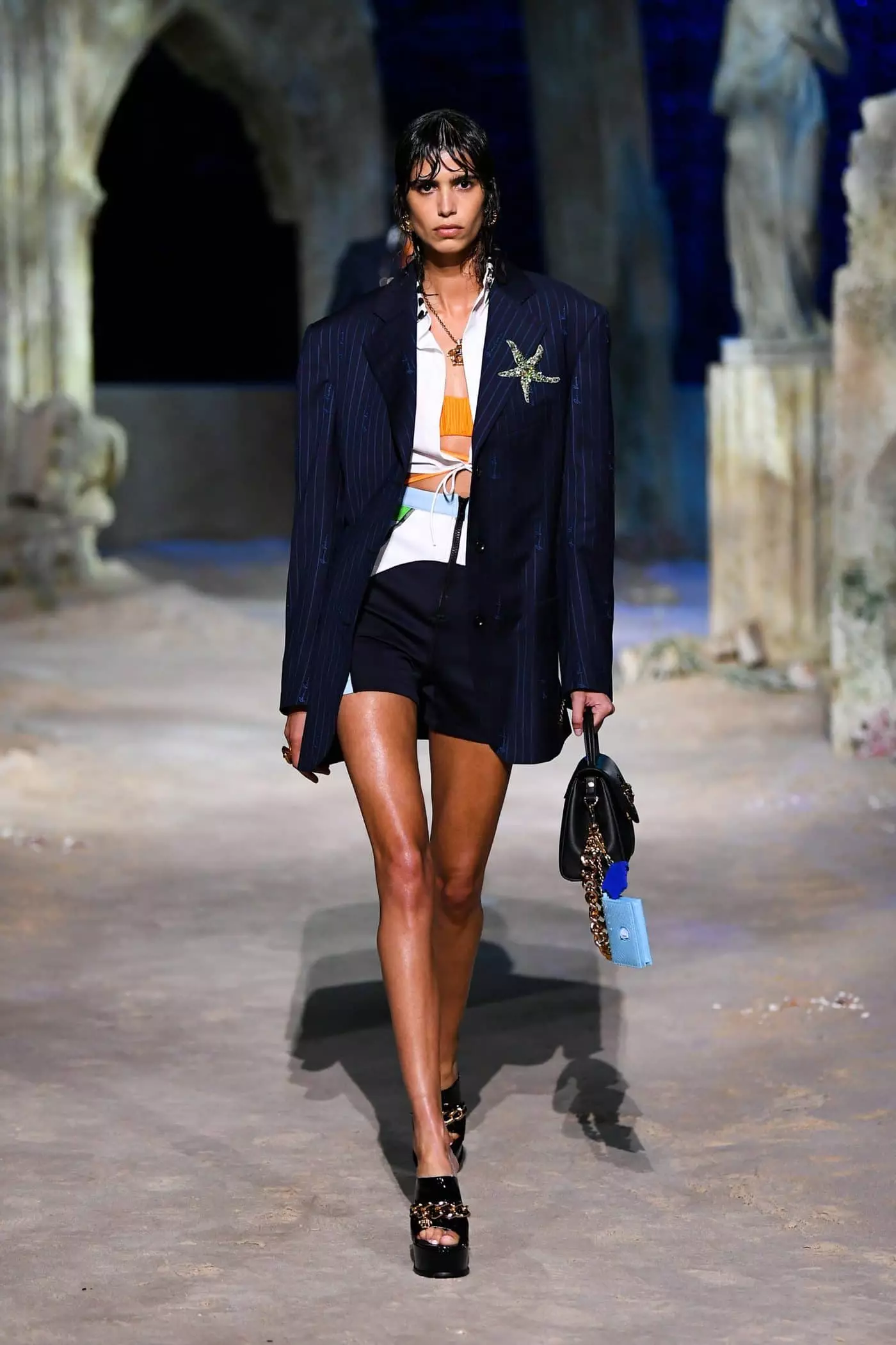 ‘Versaceopolis’, il-Puppets ta’ Moschino, u Aktar! Dak Li Tlift Mill-MFW Matul Il-Weekend 22952_2