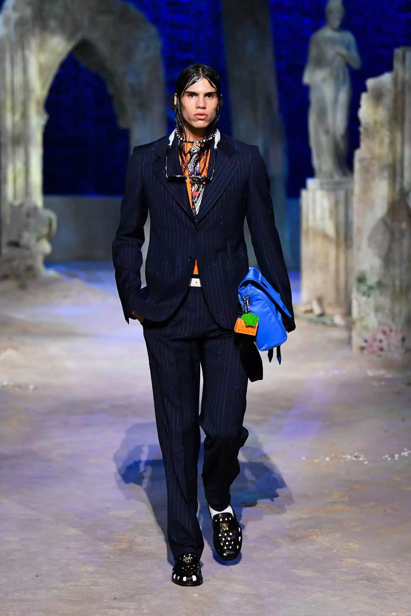 ‘Versaceopolis’, il-Puppets ta’ Moschino, u Aktar! Dak Li Tlift Mill-MFW Matul Il-Weekend 22952_3