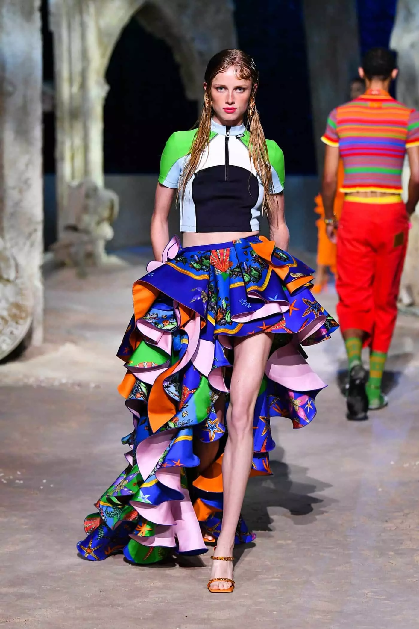 ‘Versaceopolis’, il-Puppets ta’ Moschino, u Aktar! Dak Li Tlift Mill-MFW Matul Il-Weekend 22952_30