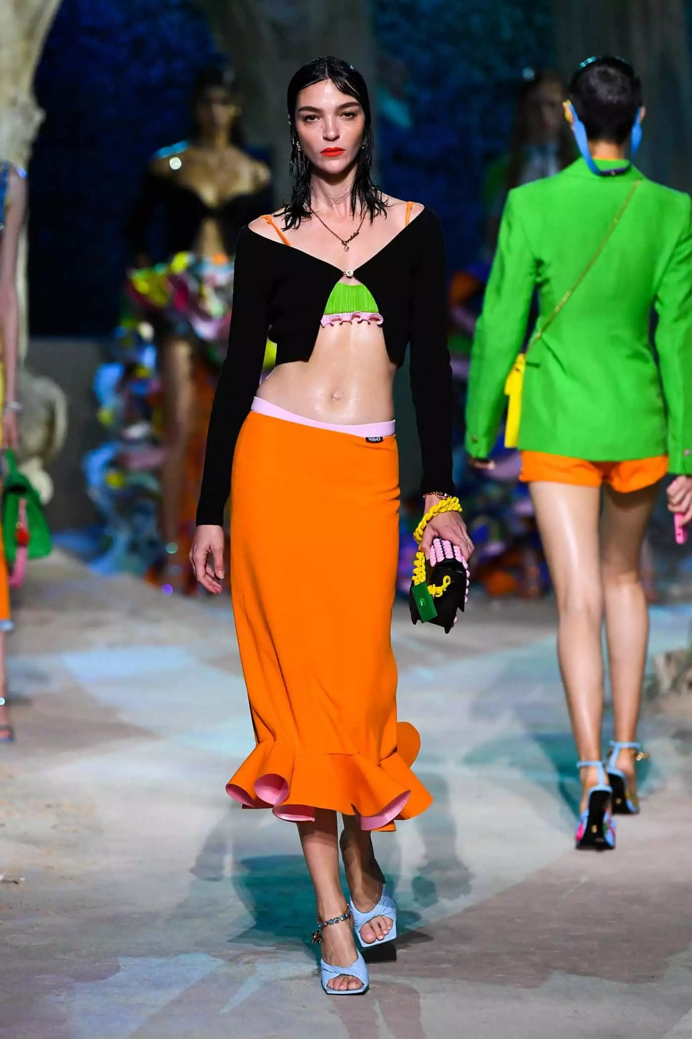 'Versaceopolis', หุ่นเชิดของ Moschino และอีกมากมาย! สิ่งที่คุณพลาดจาก MFW ในช่วงสุดสัปดาห์ 22952_51