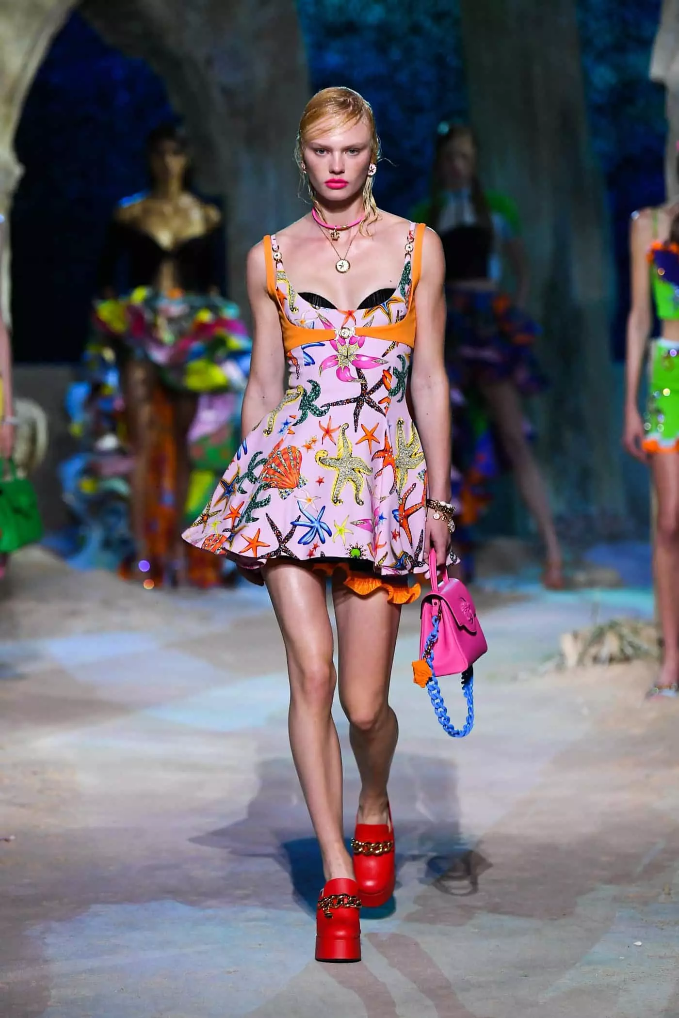 “Versaceopolis”, Moschino’s Puppets un citi! Ko jūs nedēļas nogalē palaidāt garām no MFW 22952_55