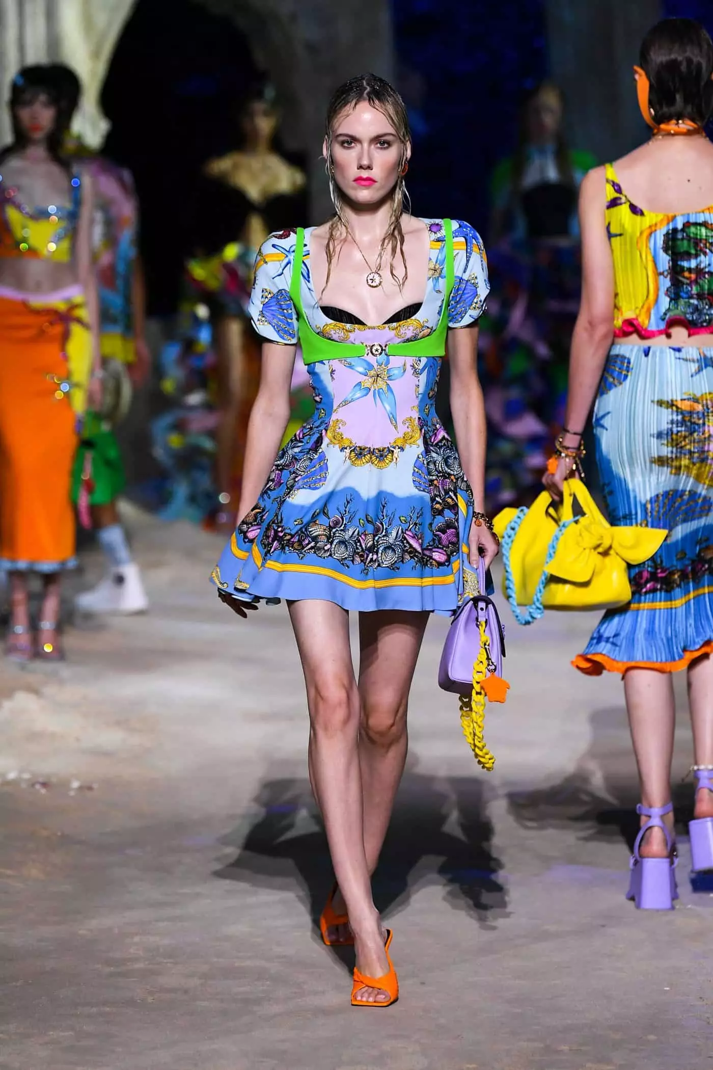 'Versaceopolis', Moschino куурчактары жана башкалар! Дем алыш күндөрү MFWден эмнени сагындыңыз 22952_65