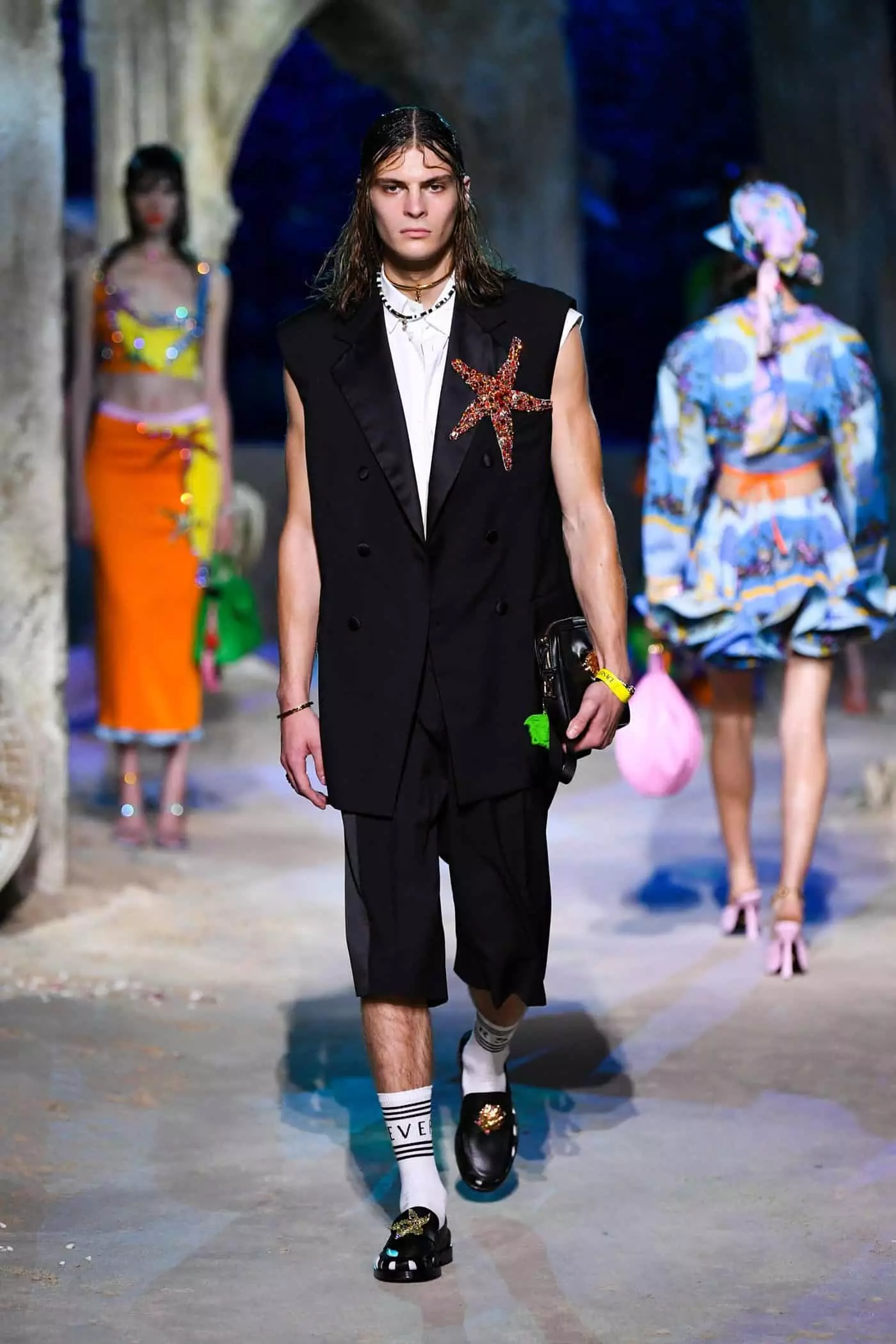 'Versaceopolis', หุ่นเชิดของ Moschino และอีกมากมาย! สิ่งที่คุณพลาดจาก MFW ในช่วงสุดสัปดาห์ 22952_72