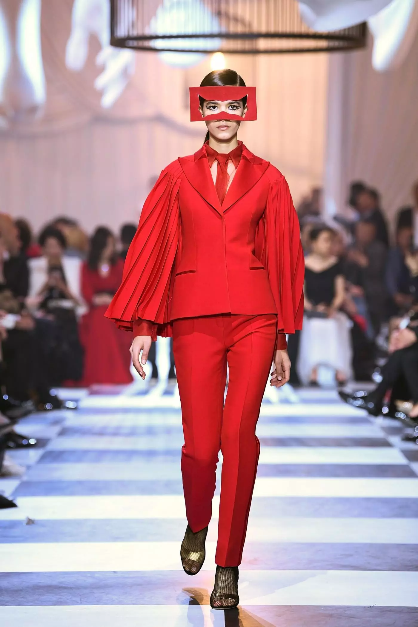 Dior Debuts Pink uye Red Couture Capsule Kuunganidzwa muShanghai 23015_3