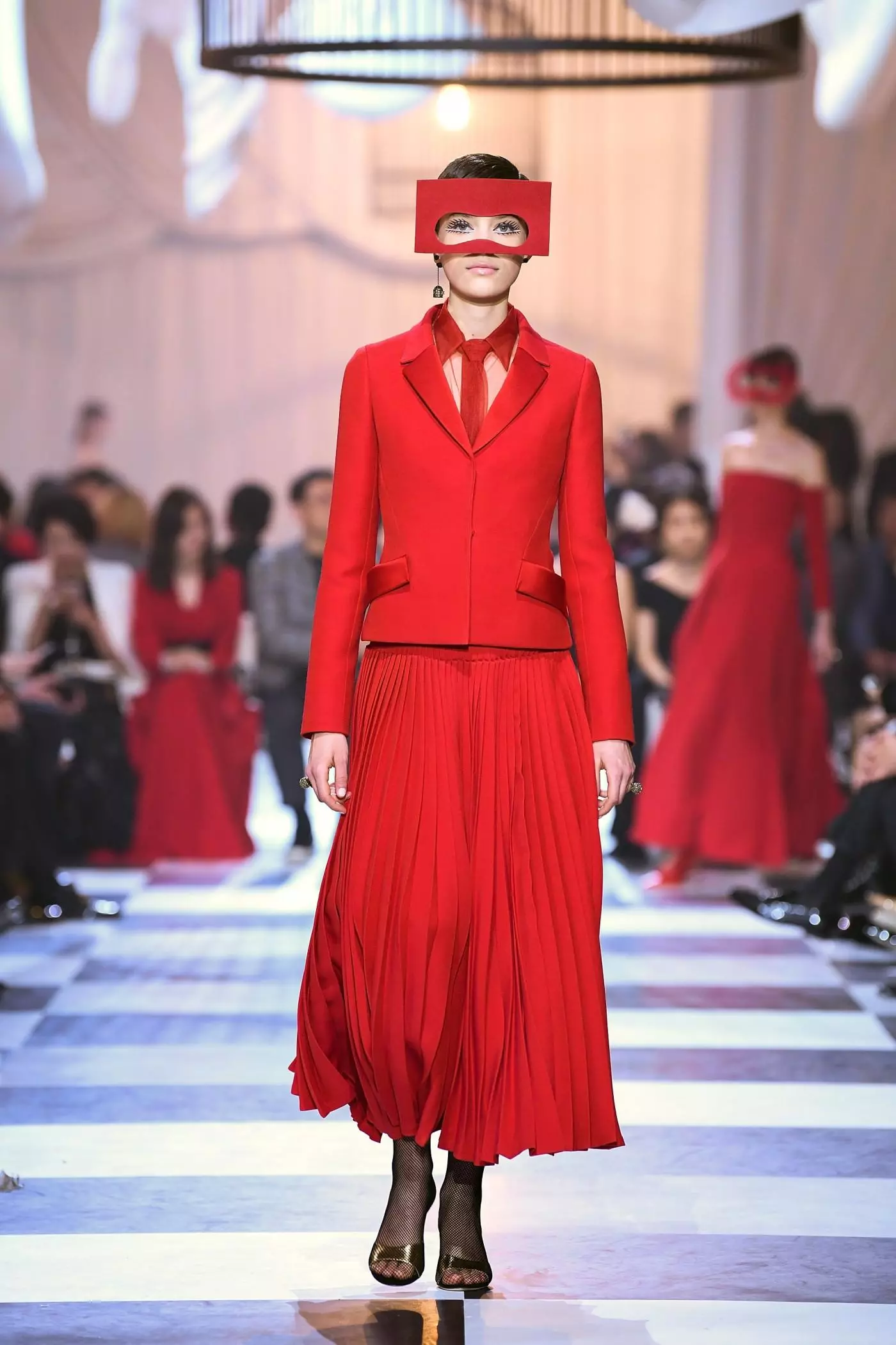 Dior introduceert roze en rode Couture Capsule-collectie in Shanghai 23015_4