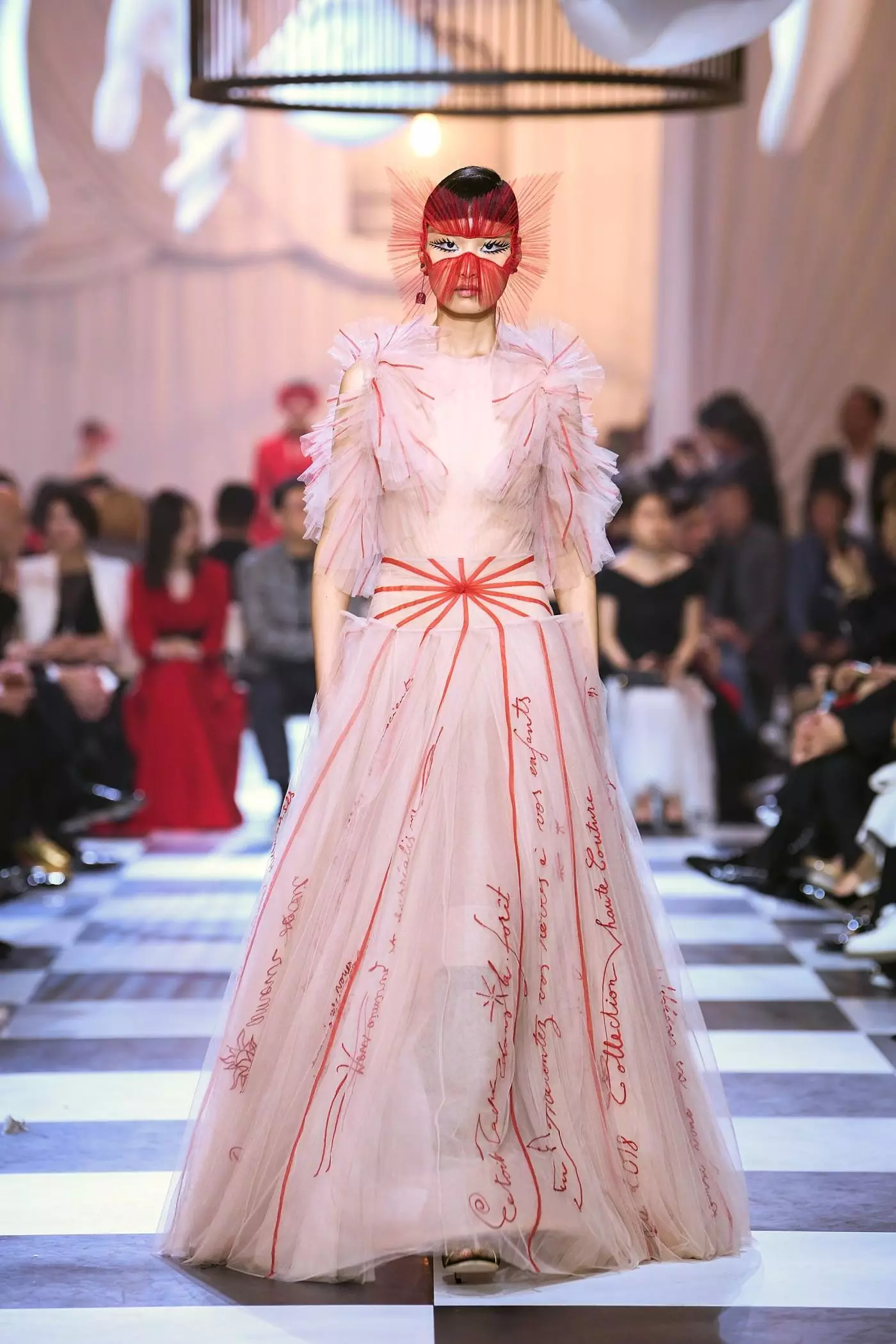 Dior Debuts Pink uye Red Couture Capsule Kuunganidzwa muShanghai 23015_9