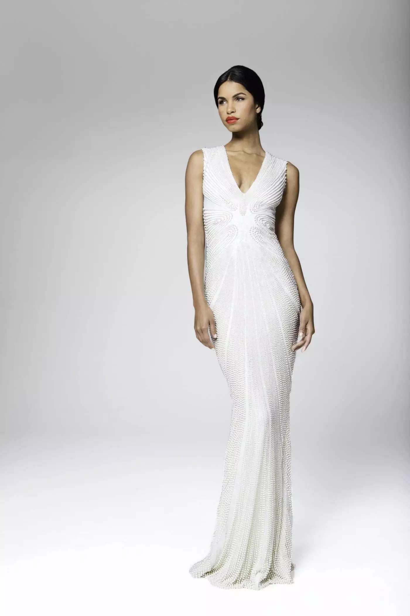 Táto obľúbená dizajnérka Bella Hadid a Emily Ratajkowski teraz navrhuje svadobné šaty 23024_2