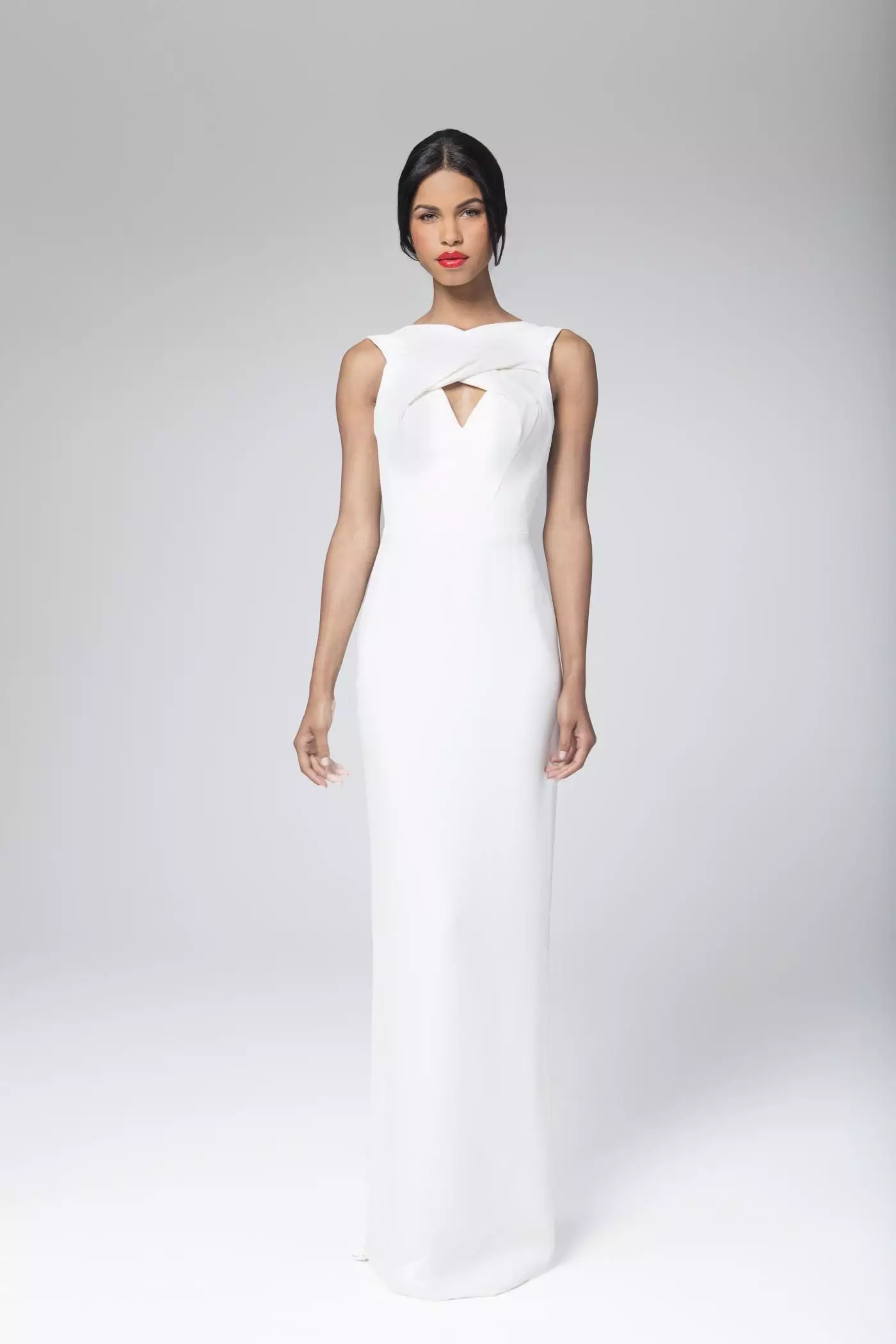 Táto obľúbená dizajnérka Bella Hadid a Emily Ratajkowski teraz navrhuje svadobné šaty 23024_3